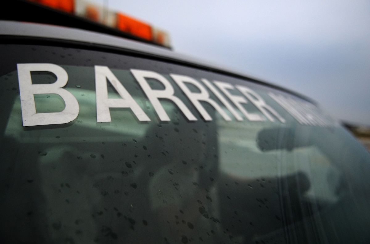 Barrier Airmen re-bolt BAK Aircraft Arresting systems > Kadena Air Base ...