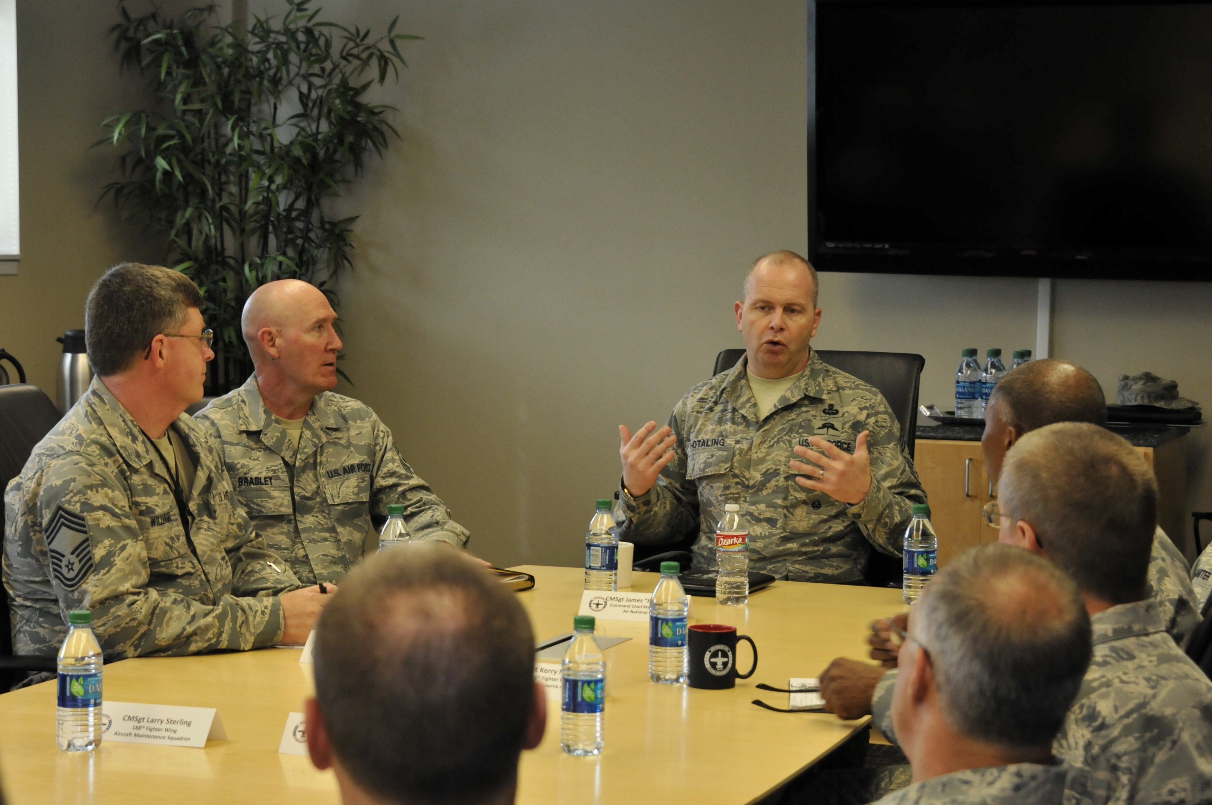 ANG command chief pays 188th Fighter Wing visit > Air National Guard ...