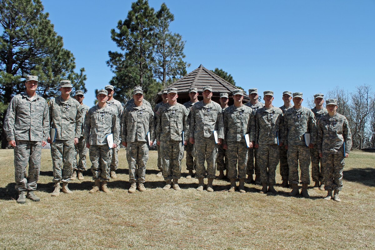 Cheyenne Mountain leaders recognize Fort Carson Soldiers > Peterson and ...