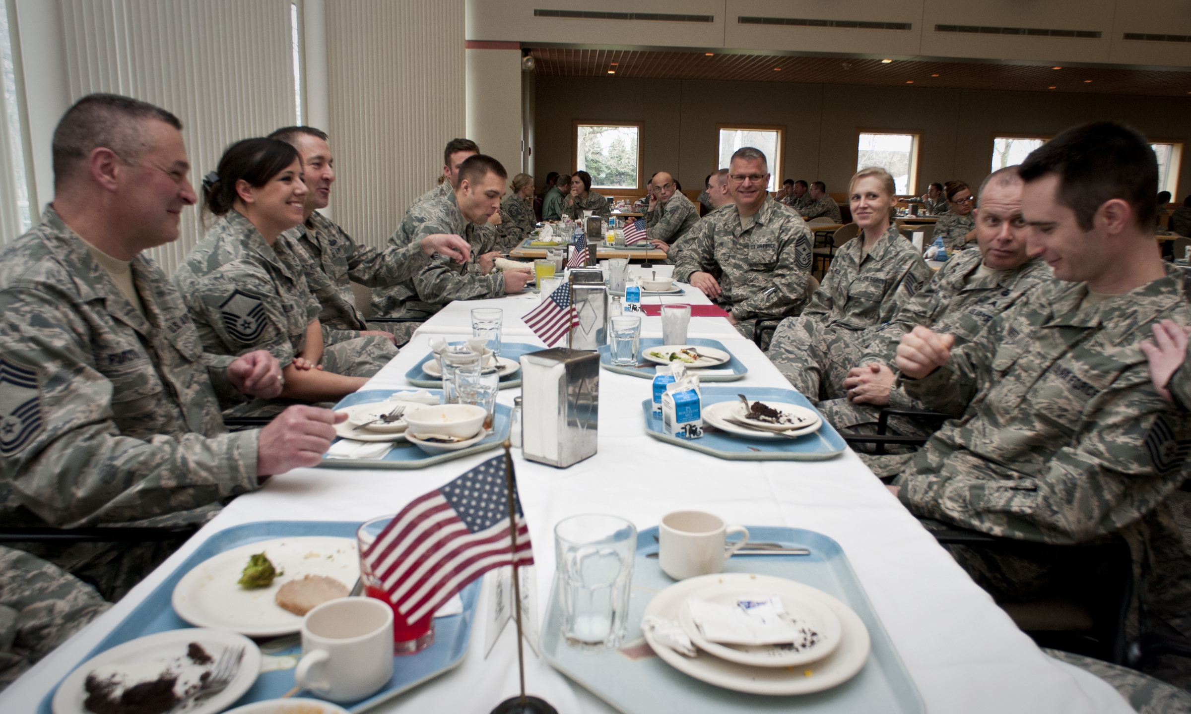 Chief Hotaling Visits 133AW > 133rd Airlift Wing > Article Display