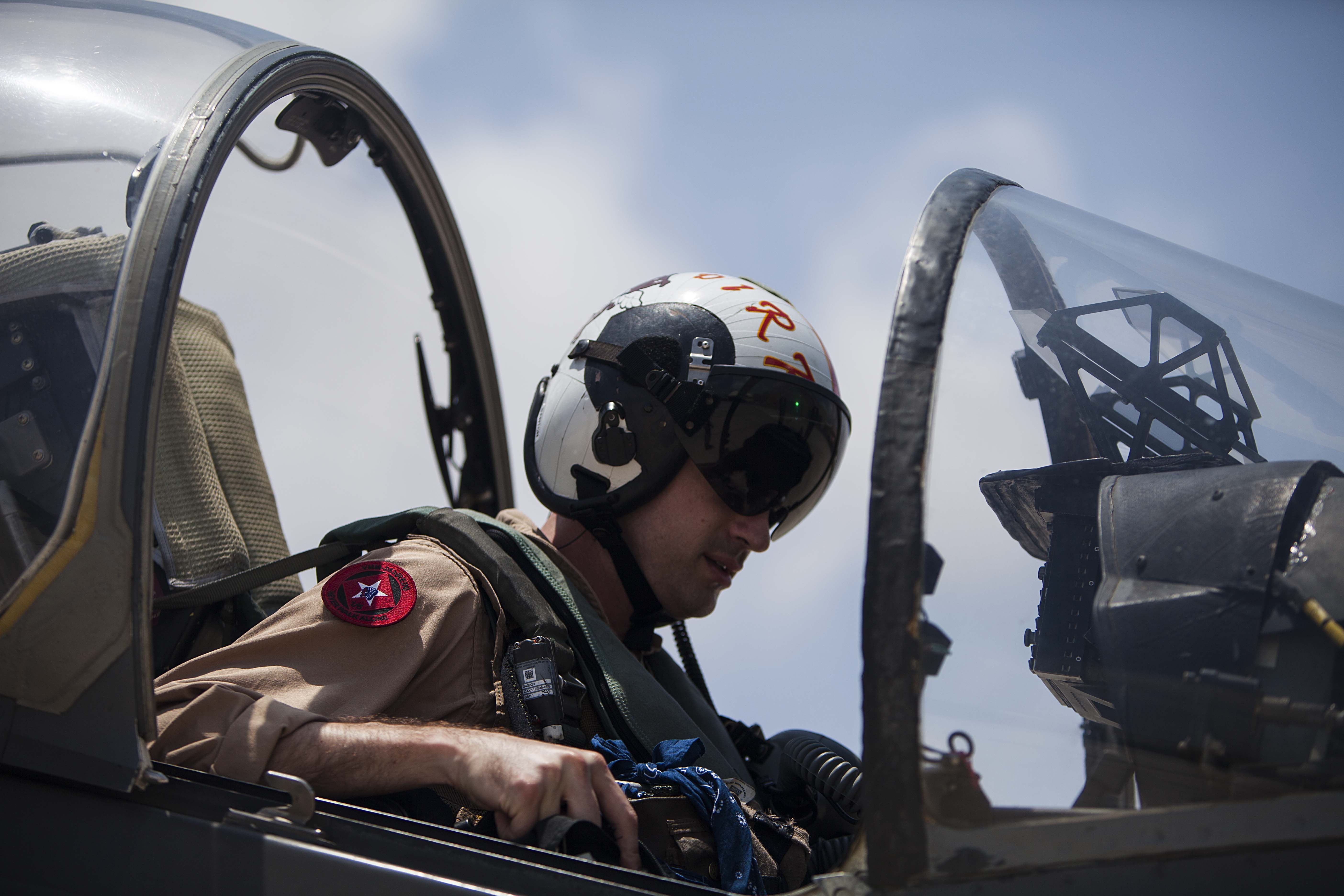 22nd MEU Harrier pilots train with French Mirage pilots