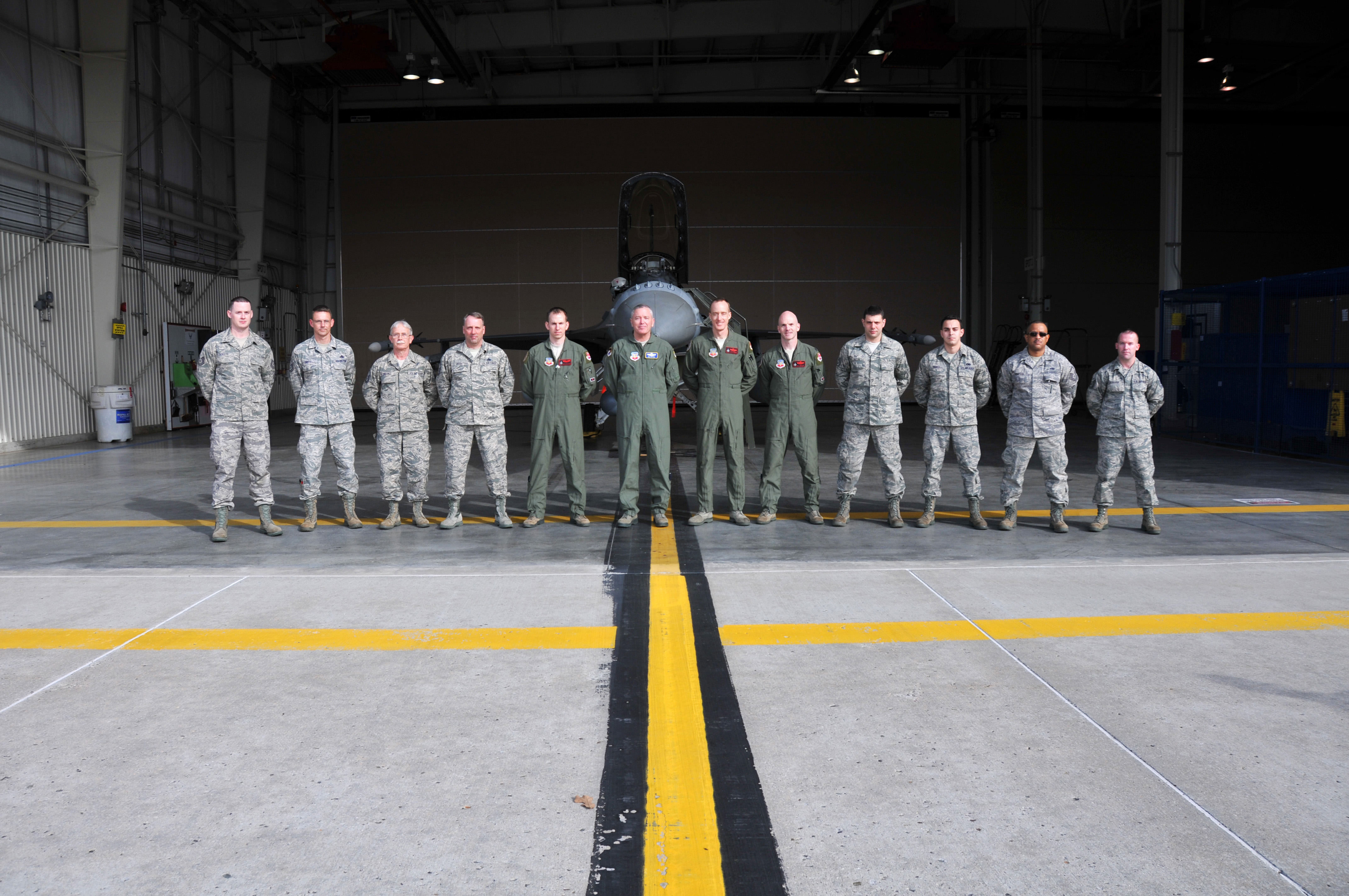 CONR commander visits 177th FW > CONR-1AF (AFNORTH & AFSPACE) > Article ...