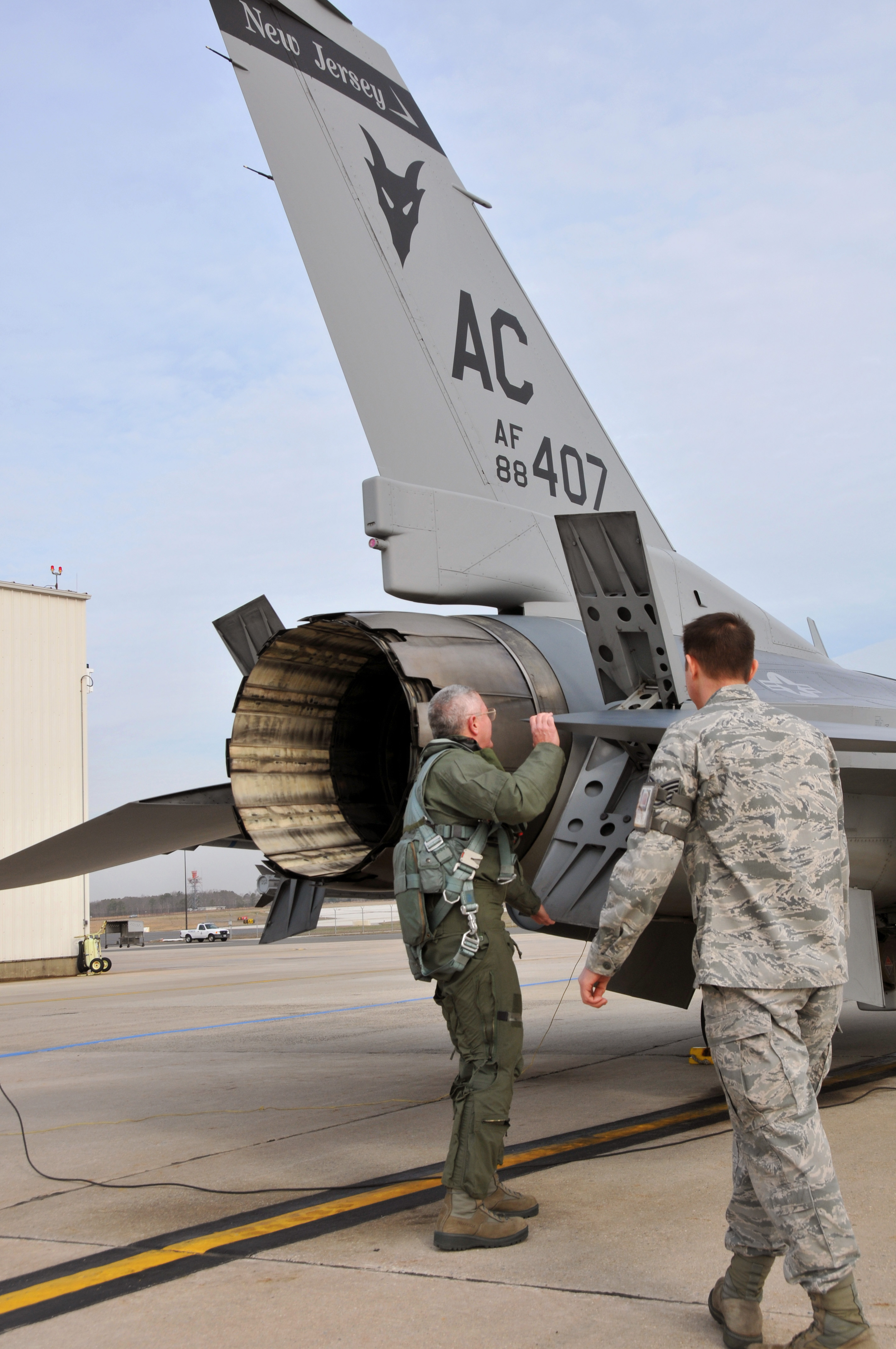 CONR commander visits 177th FW > CONR-1AF (AFNORTH & AFSPACE) > Article ...