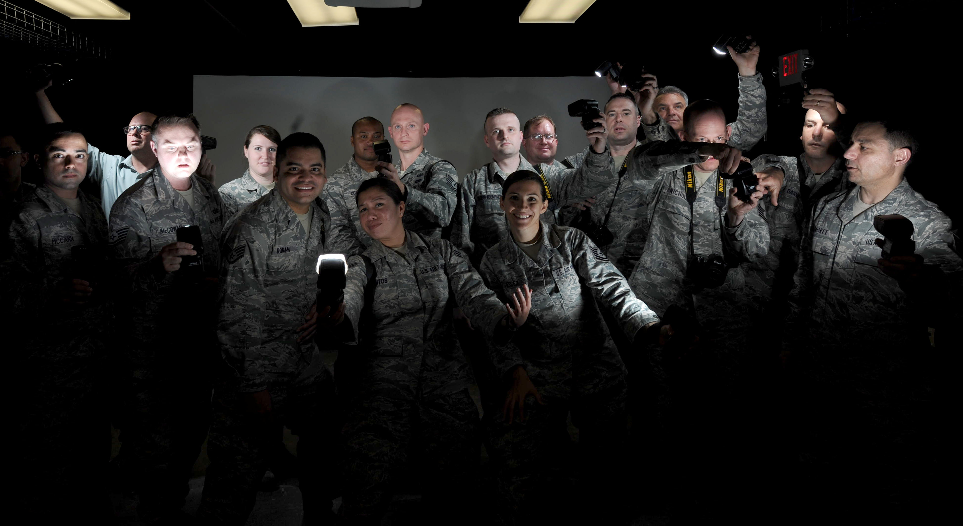 Combat Camera helps Reservists focus their photo skills > Air Force ...