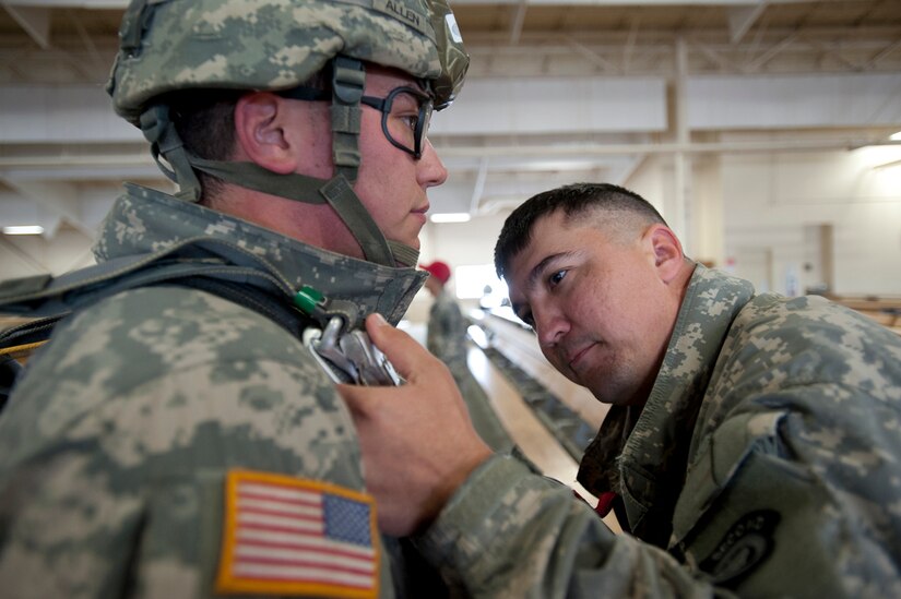 Jumpmaster ensures safe airborne operations > Joint Base Elmendorf ...