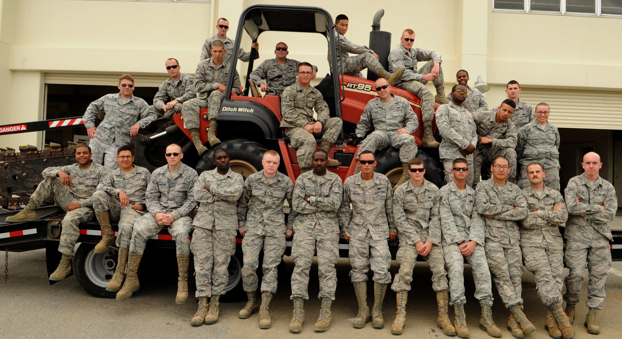 'Cable Dawgs' provide Kadena airfield with fiber optics > Kadena Air ...