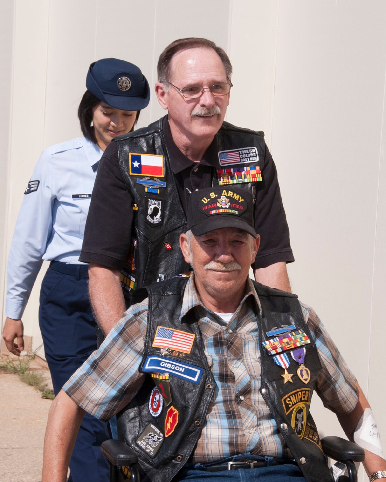 307 BW Airmen assist Heroes > 307th Bomb Wing > Article Display