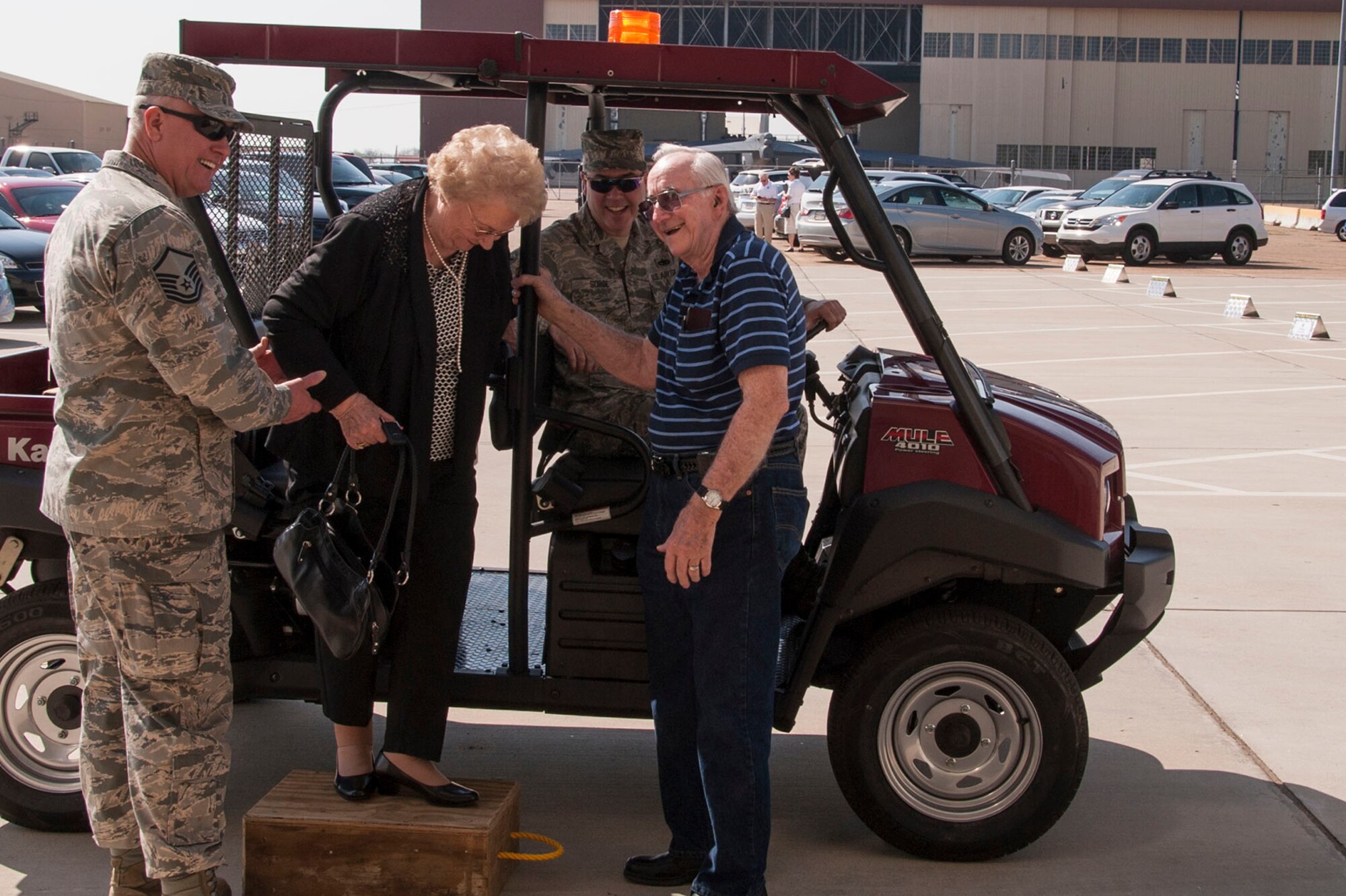 307 BW Airmen assist Heroes > 307th Bomb Wing > Article Display