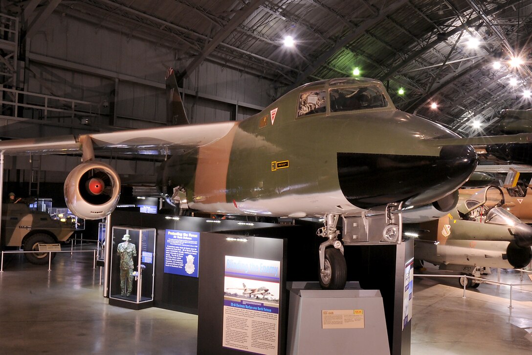 DOUGLAS RB-66B DESTROYER