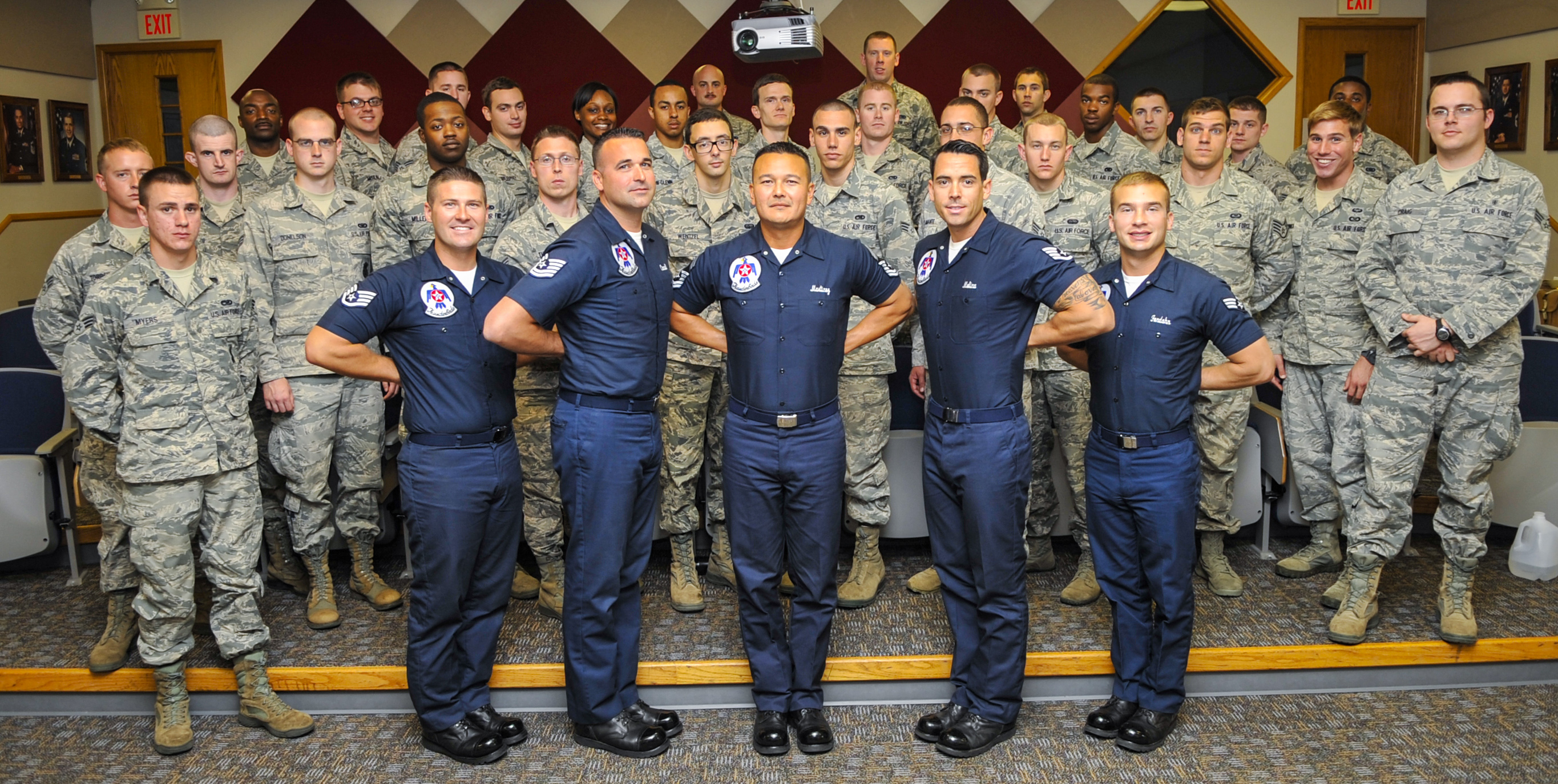 Thunderbirds visit with ALS Airmen > Barksdale Air Force Base > Display