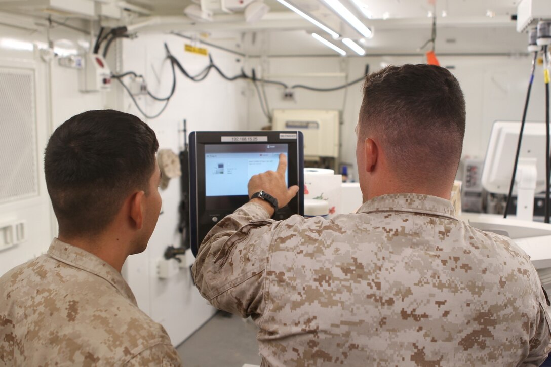 1st MEB Combat Camera trains using a TIPS during LSE-14