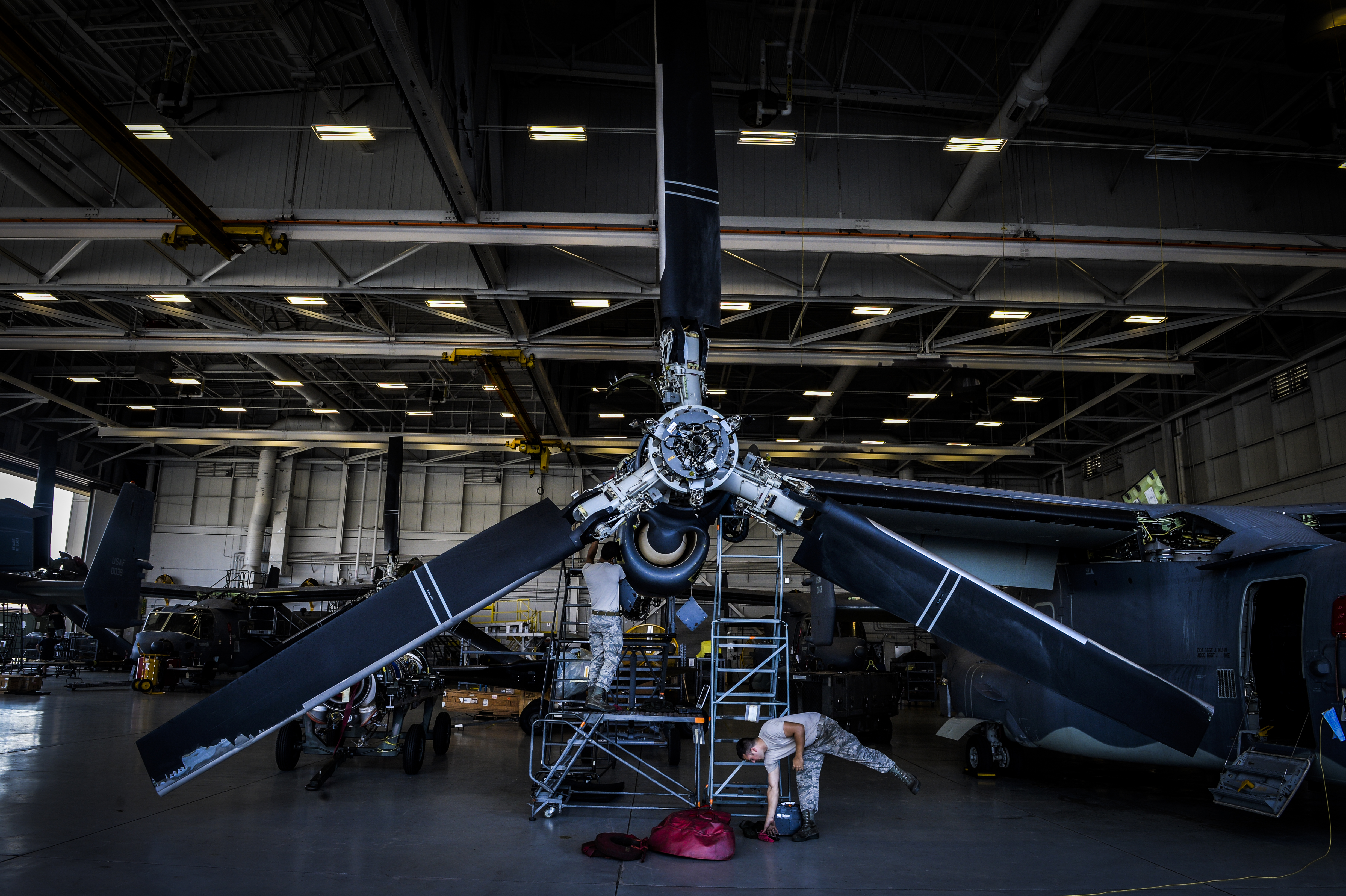 Crew chiefs prepare Osprey for inspection > Air Force Special ...