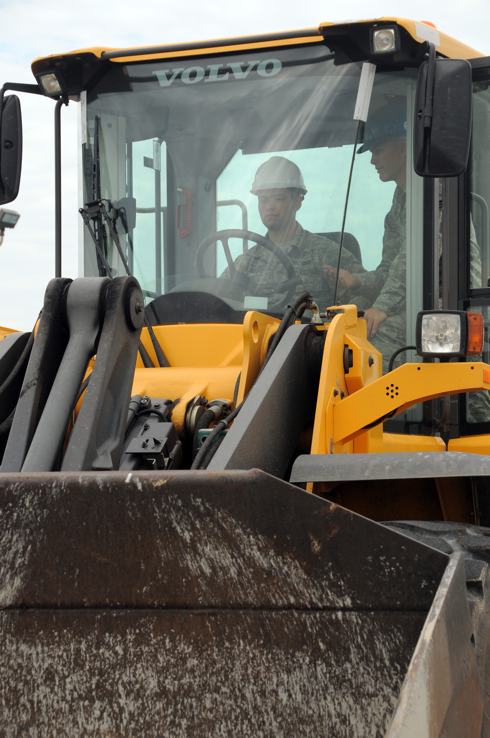 CES participates in annual heavy equipment training > 445th Airlift ...