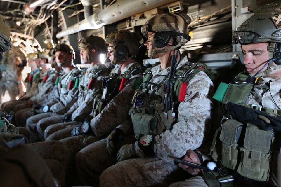 1st Recon lets gravity do the work > I Marine Expeditionary Force > Article