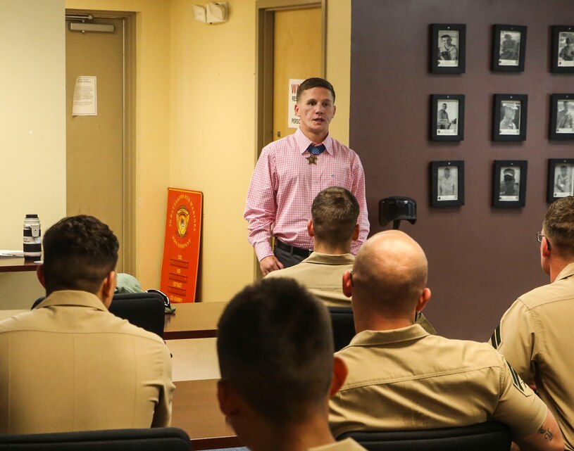 MoH recipient Cpl. Kyle Carpenter visits Camp Lejeune > United States ...
