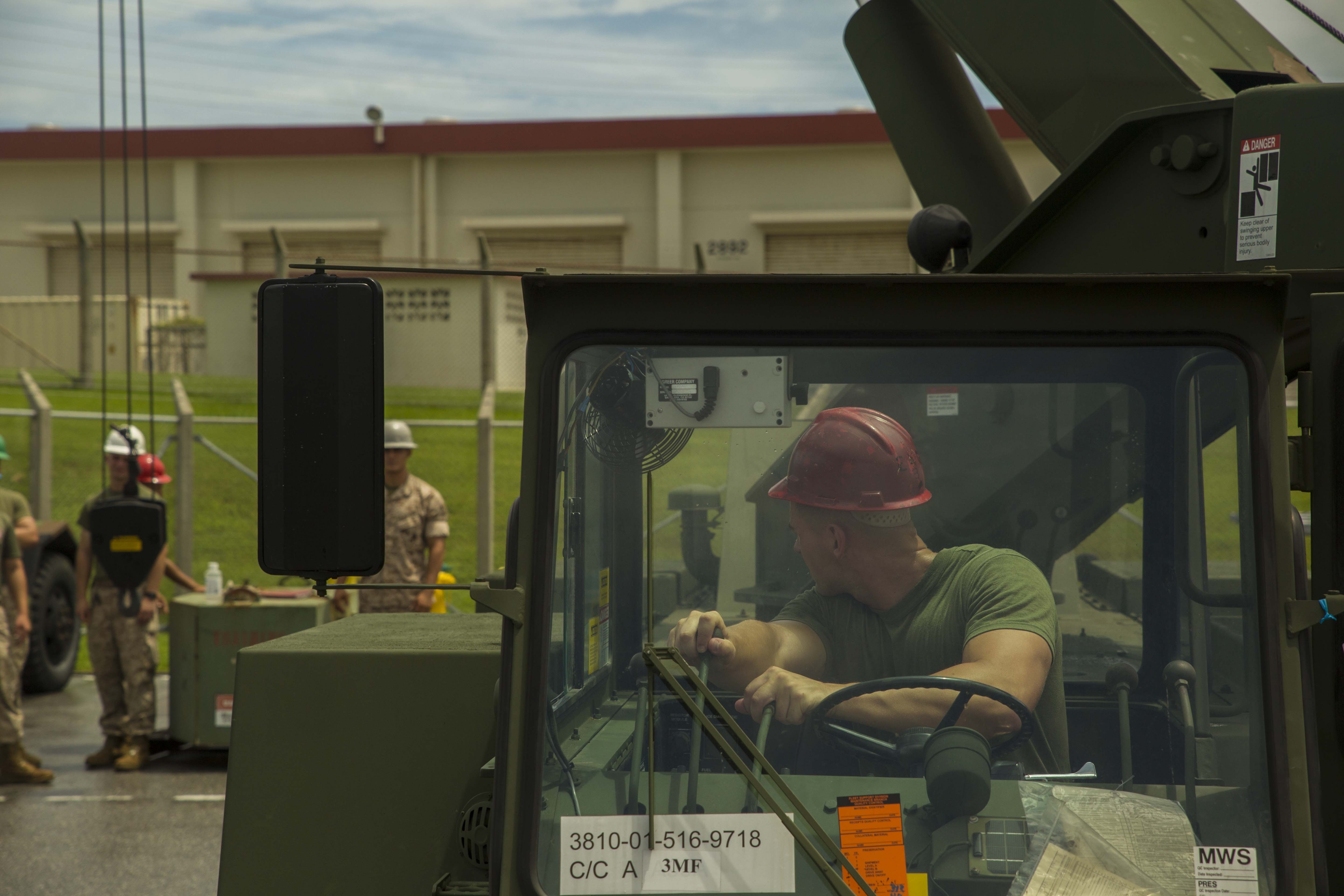 Marines conduct crane license training