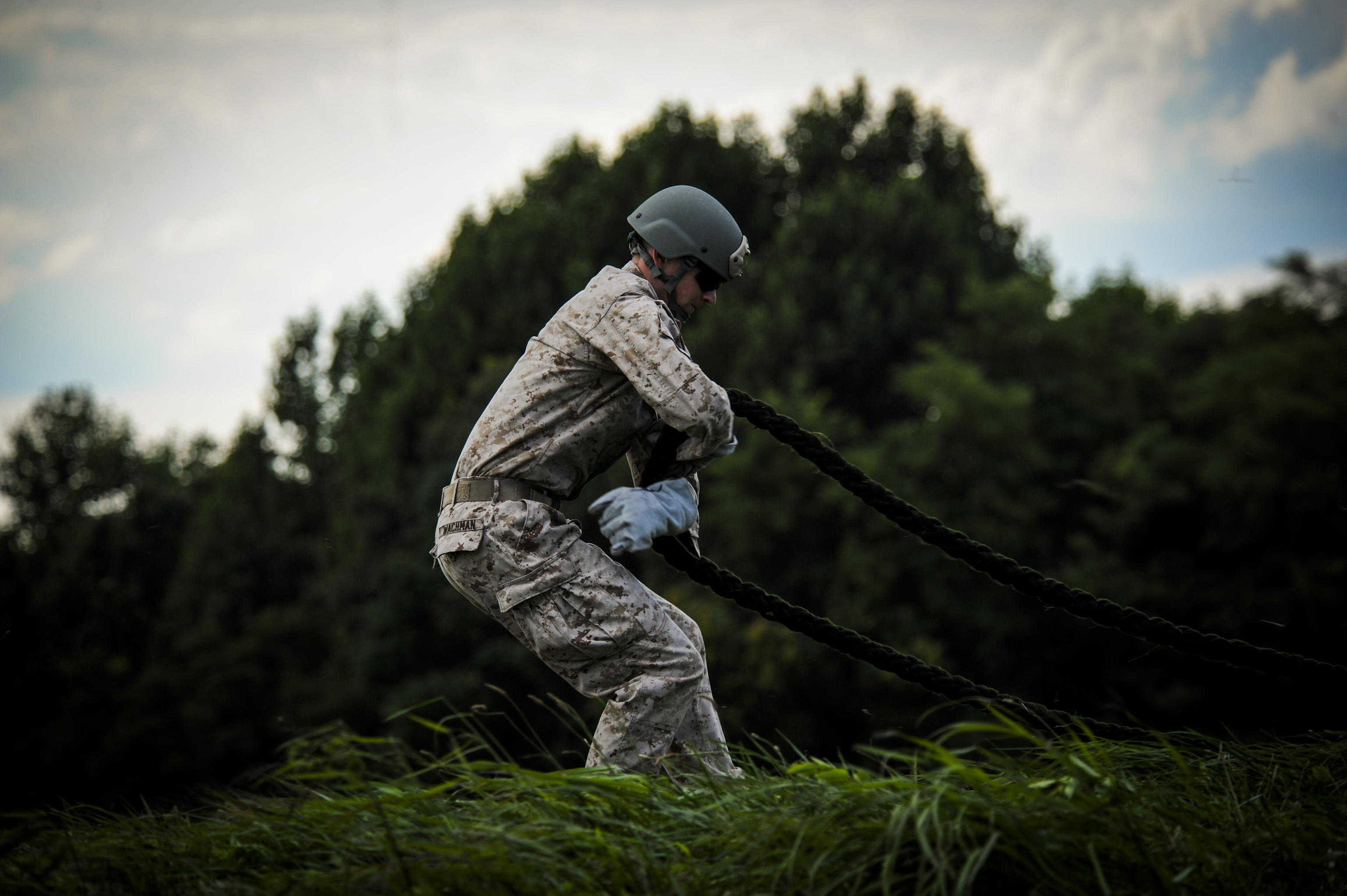 4th Recon rappel and fast rope out of a CH-46E Sea Knight