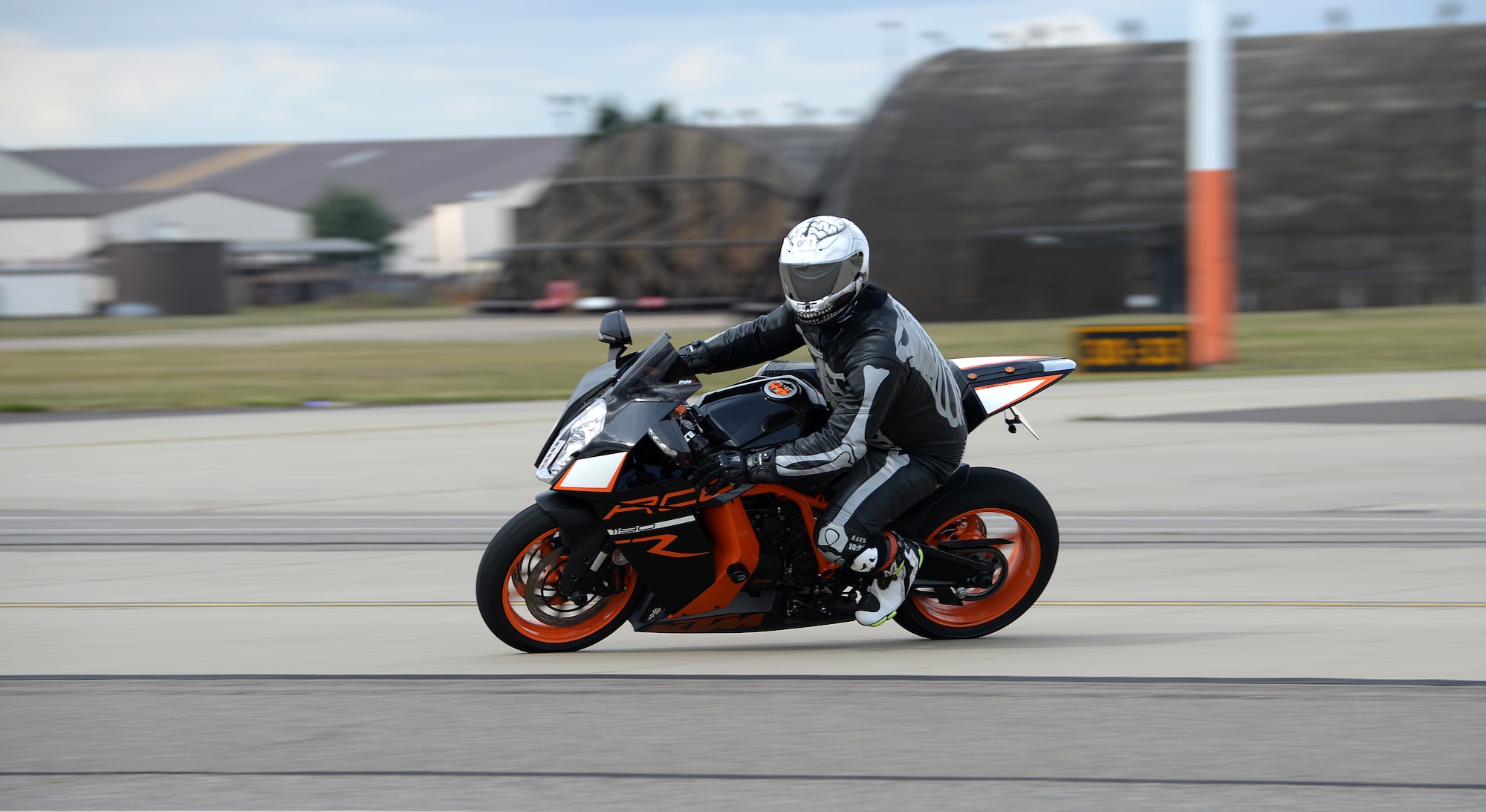 Motorcycle cornering event sharpens riders’ skills > Royal Air Force ...