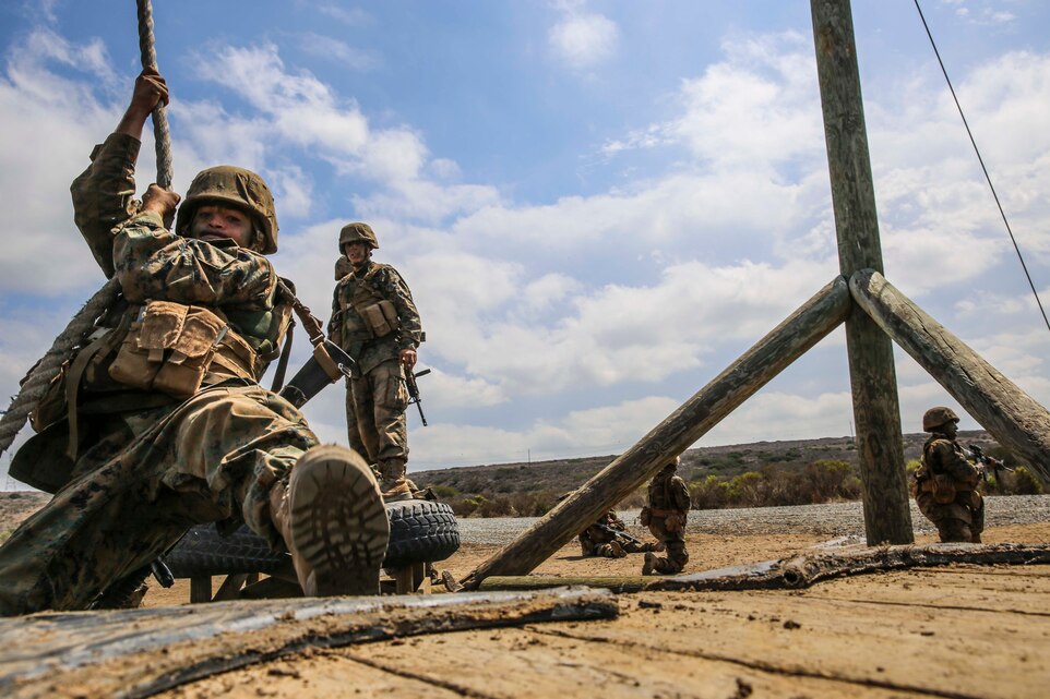 Teamwork helps recruits prevail during Crucible > United States Marine ...