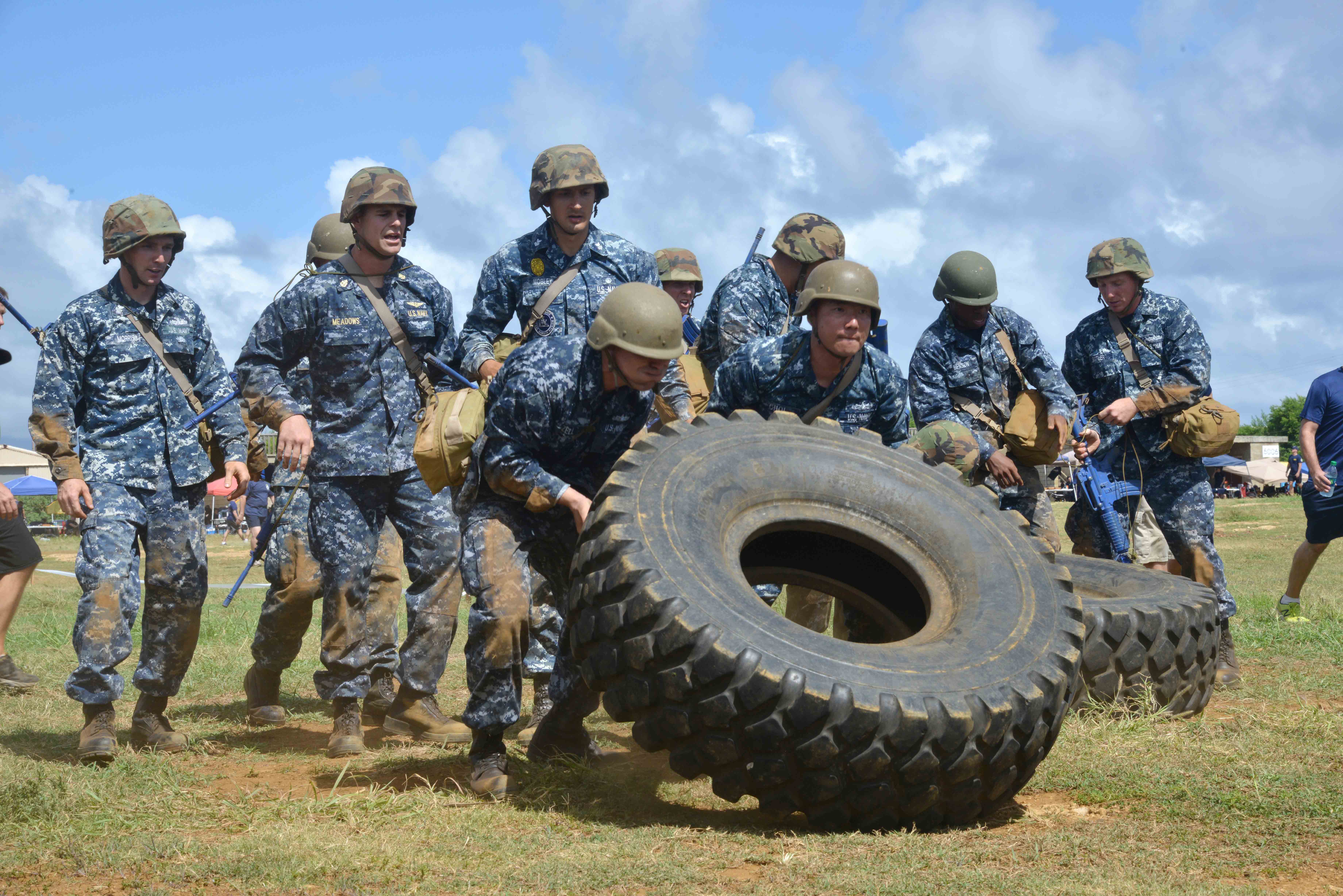 Hawaii CPO Selects Take On Kaneohe's FMF Challenge > U.S. Navy - All ...