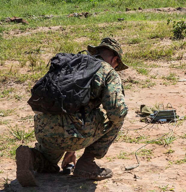 US Marines aid Uganda against IED threat > Marine Corps Forces Europe ...