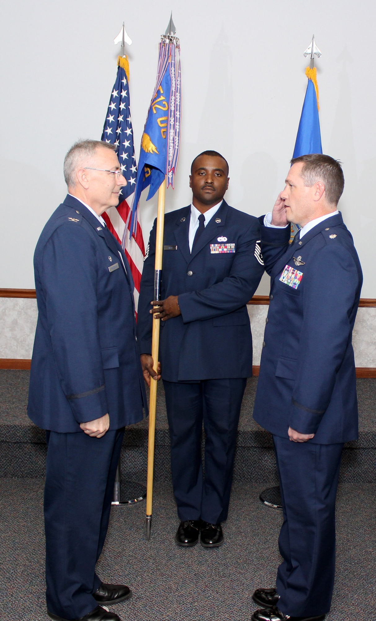 OSS welcomes new commander > 512th Airlift Wing > Article Display
