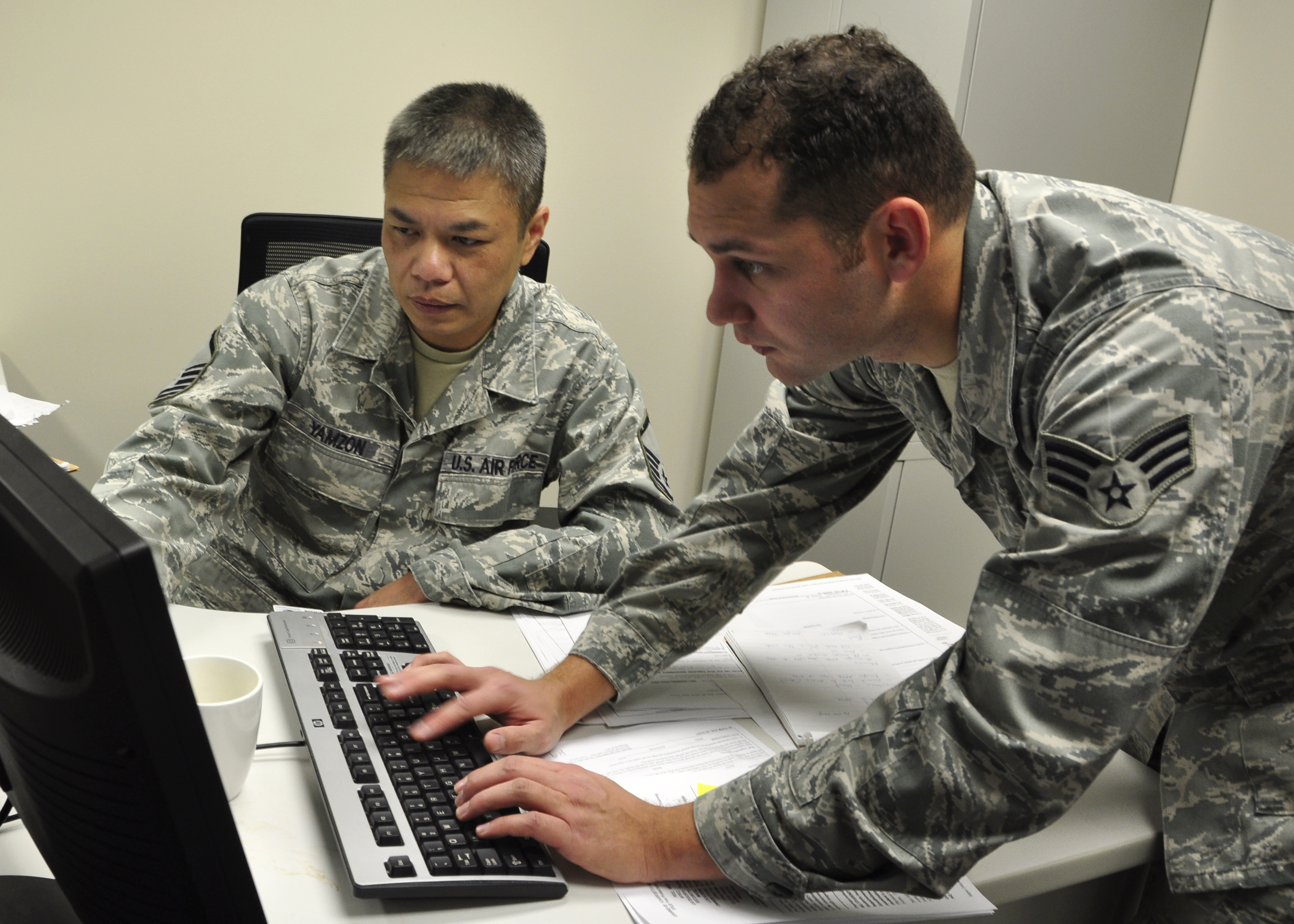 Air Force career transcends into musical performance > 446th Airlift ...