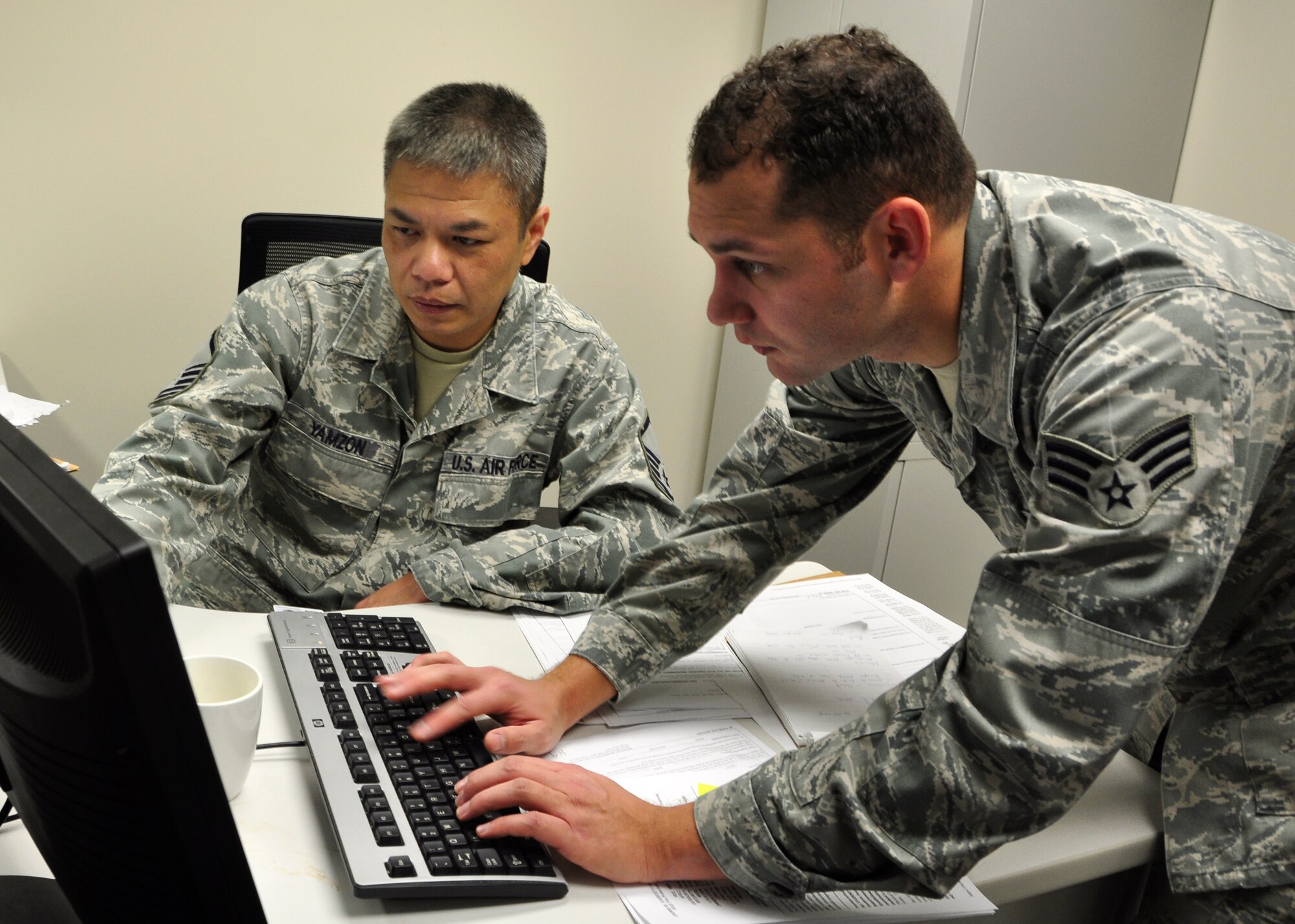 Air Force career transcends into musical performance > 446th Airlift ...