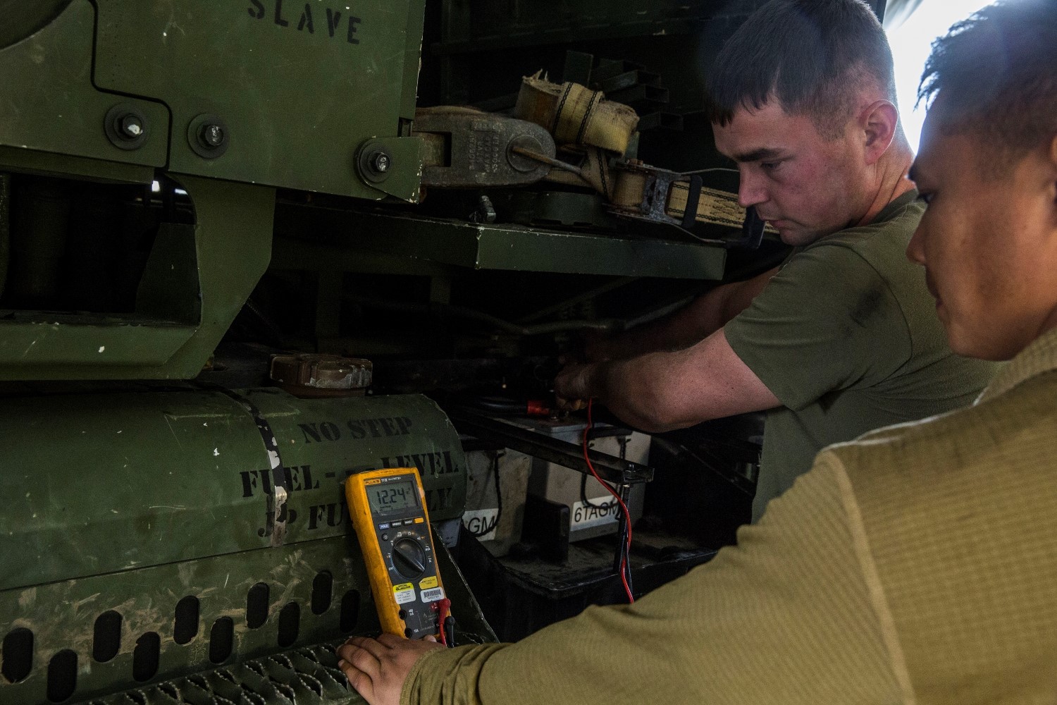 15th MEU Marines conduct vehicle maintenance