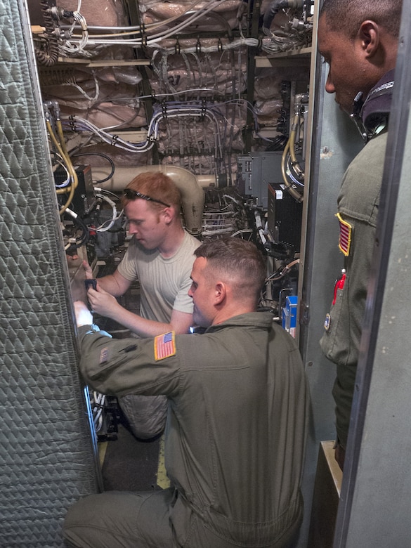 C-5 Pacific channel - big crew with big mission > Air Force Reserve ...