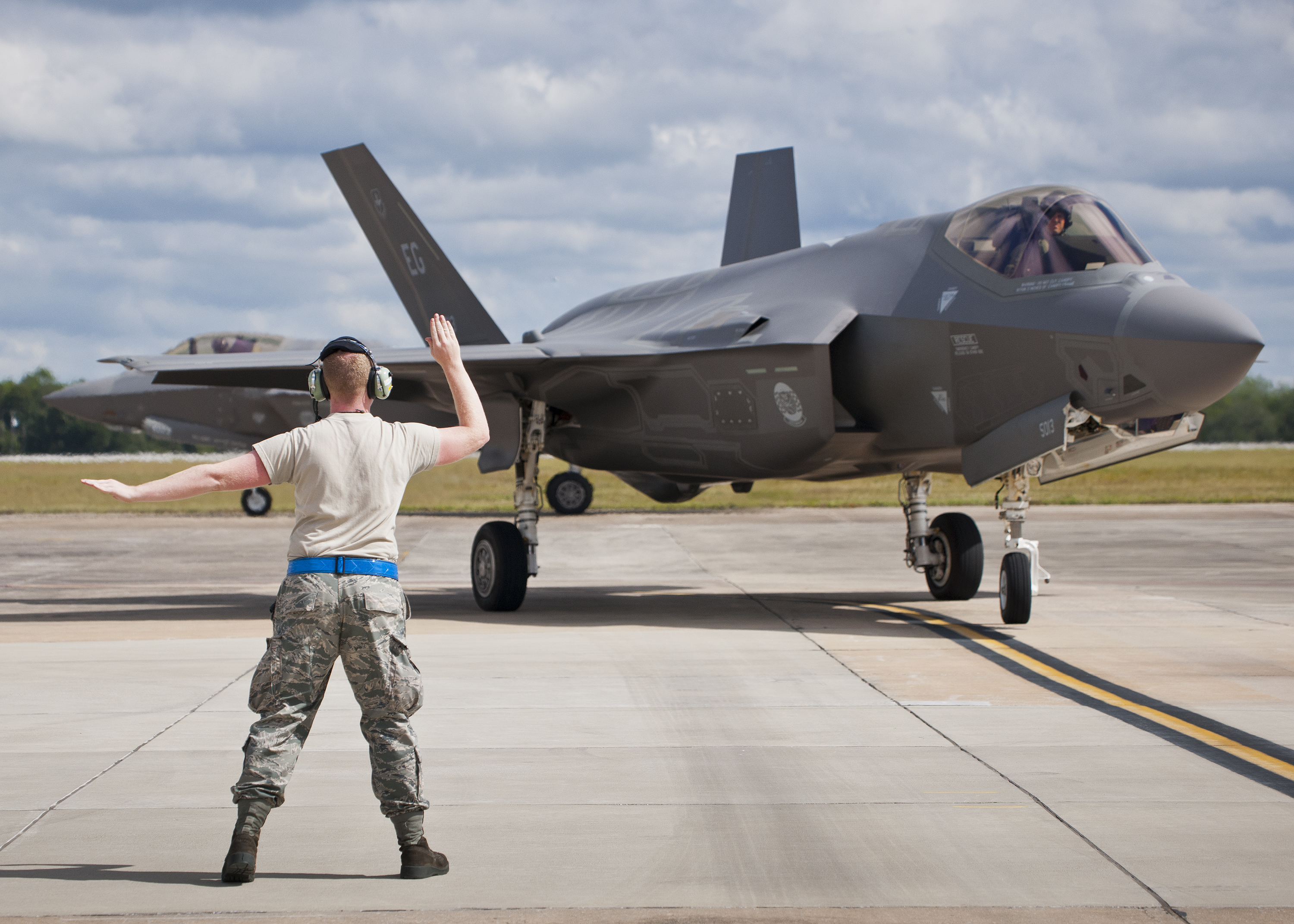 F-35 maintainers keep Lightning fueled, in air > Eglin Air Force Base ...