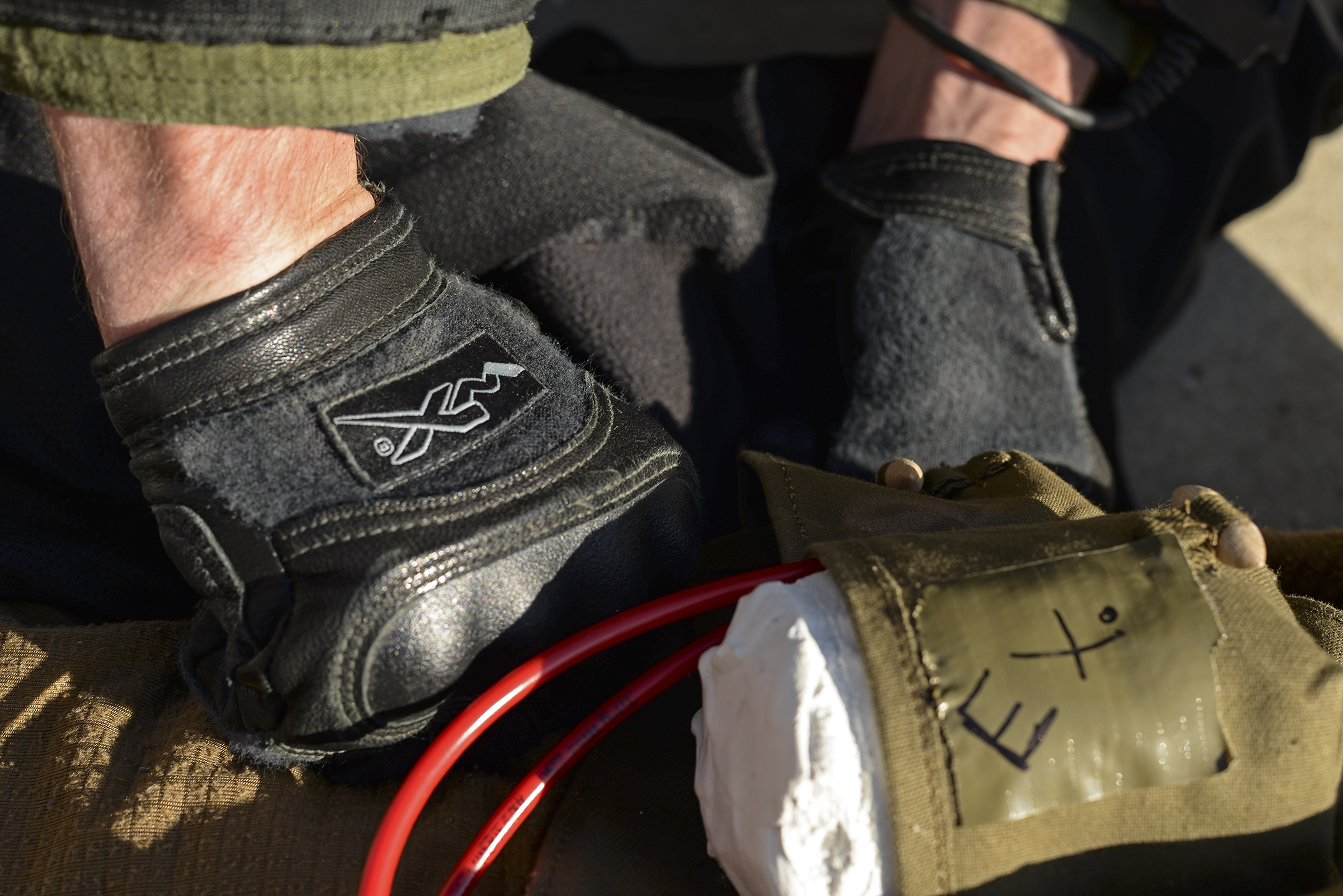 Exercise: EOD simulates IED diffusal > Osan Air Base > Article Display