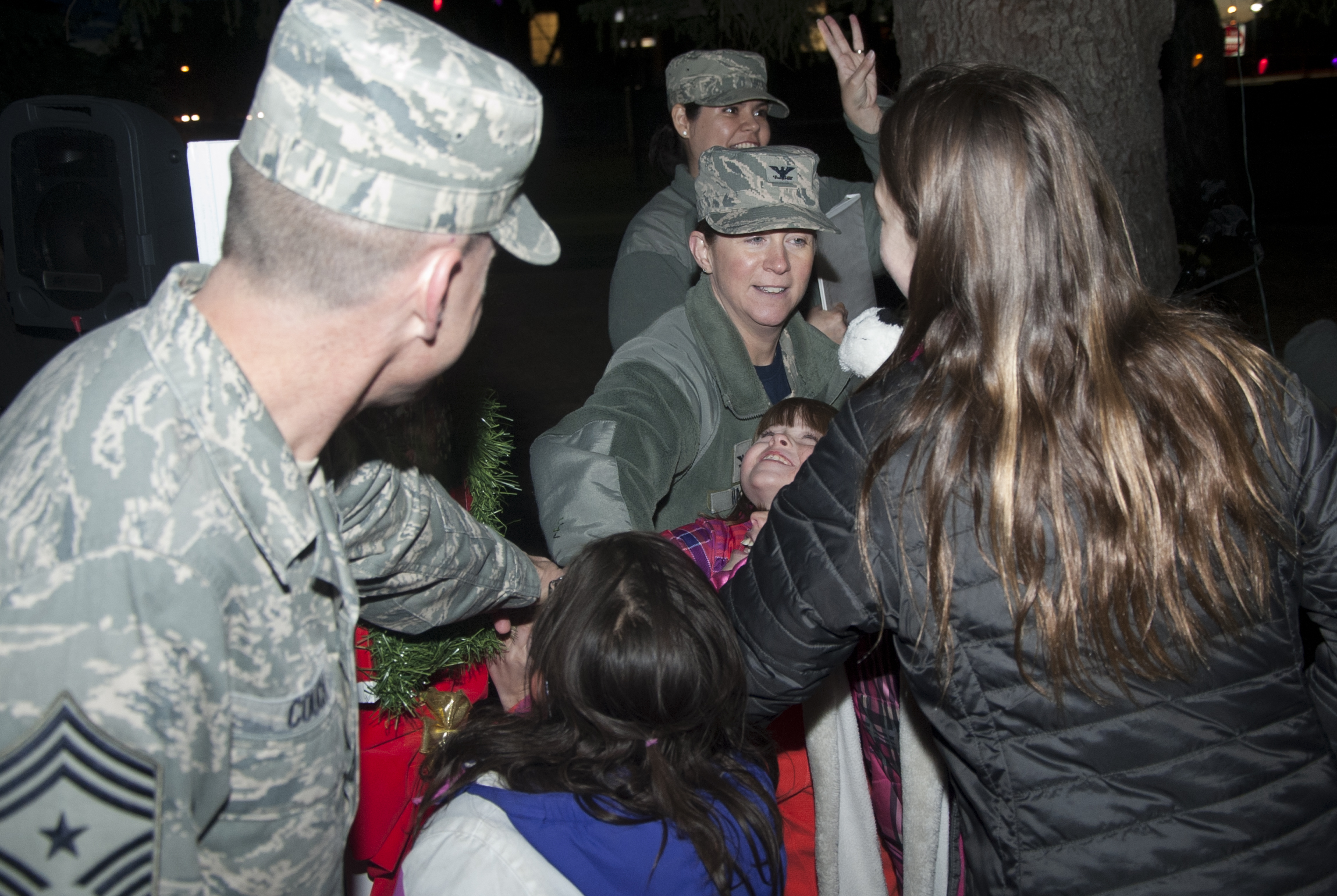 Warren begins holiday season with tree lighting > F.E. Warren Air Force ...