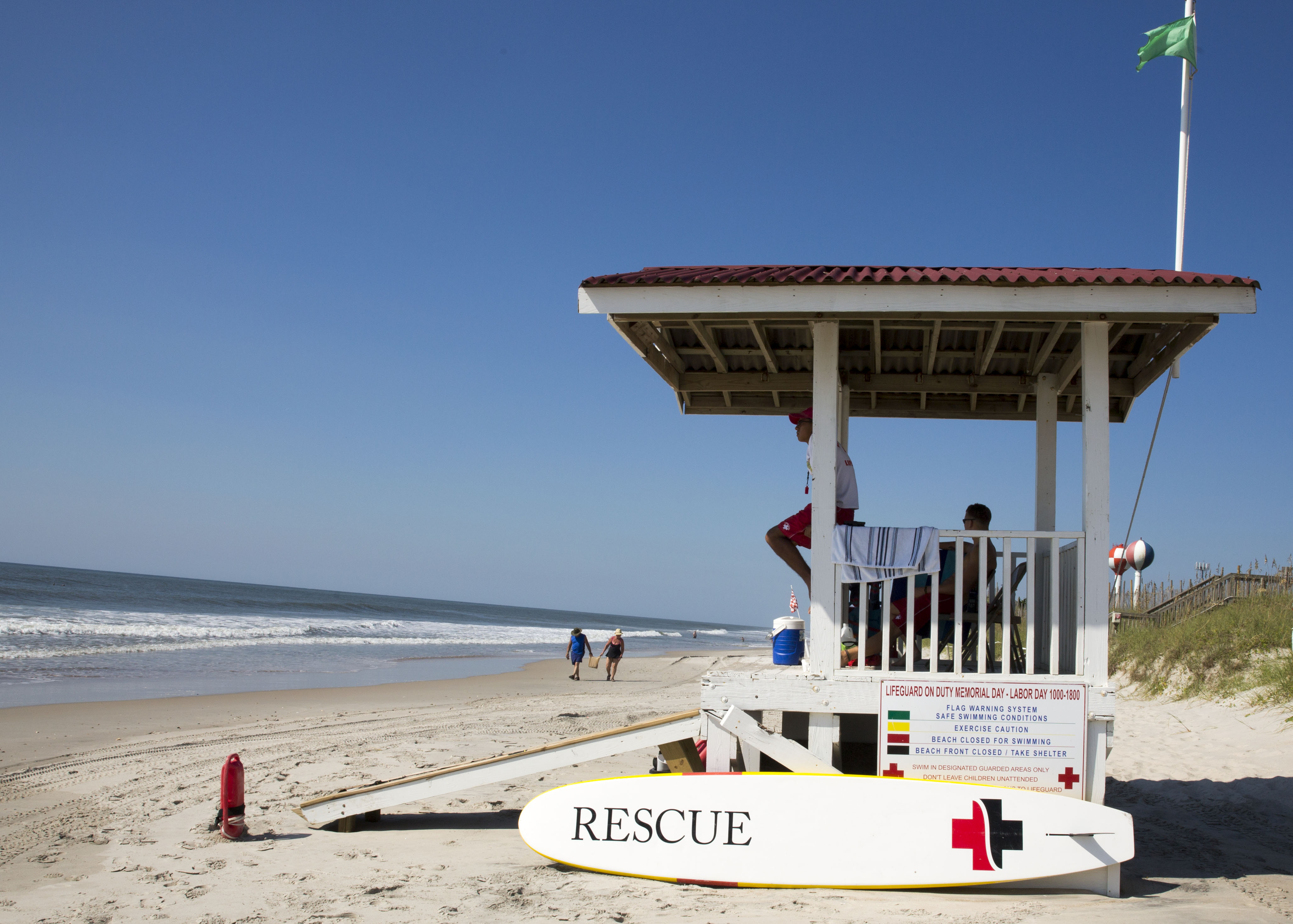 Onslow Beach-goers protected by Marine lifeguards