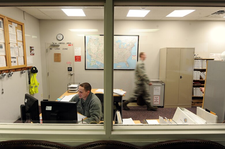 Defense couriers continually deliver for 'no-fail' mission > Offutt Air ...