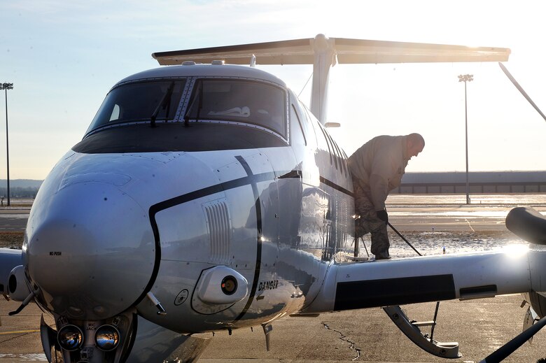 Defense couriers continually deliver for 'no-fail' mission > Offutt Air ...