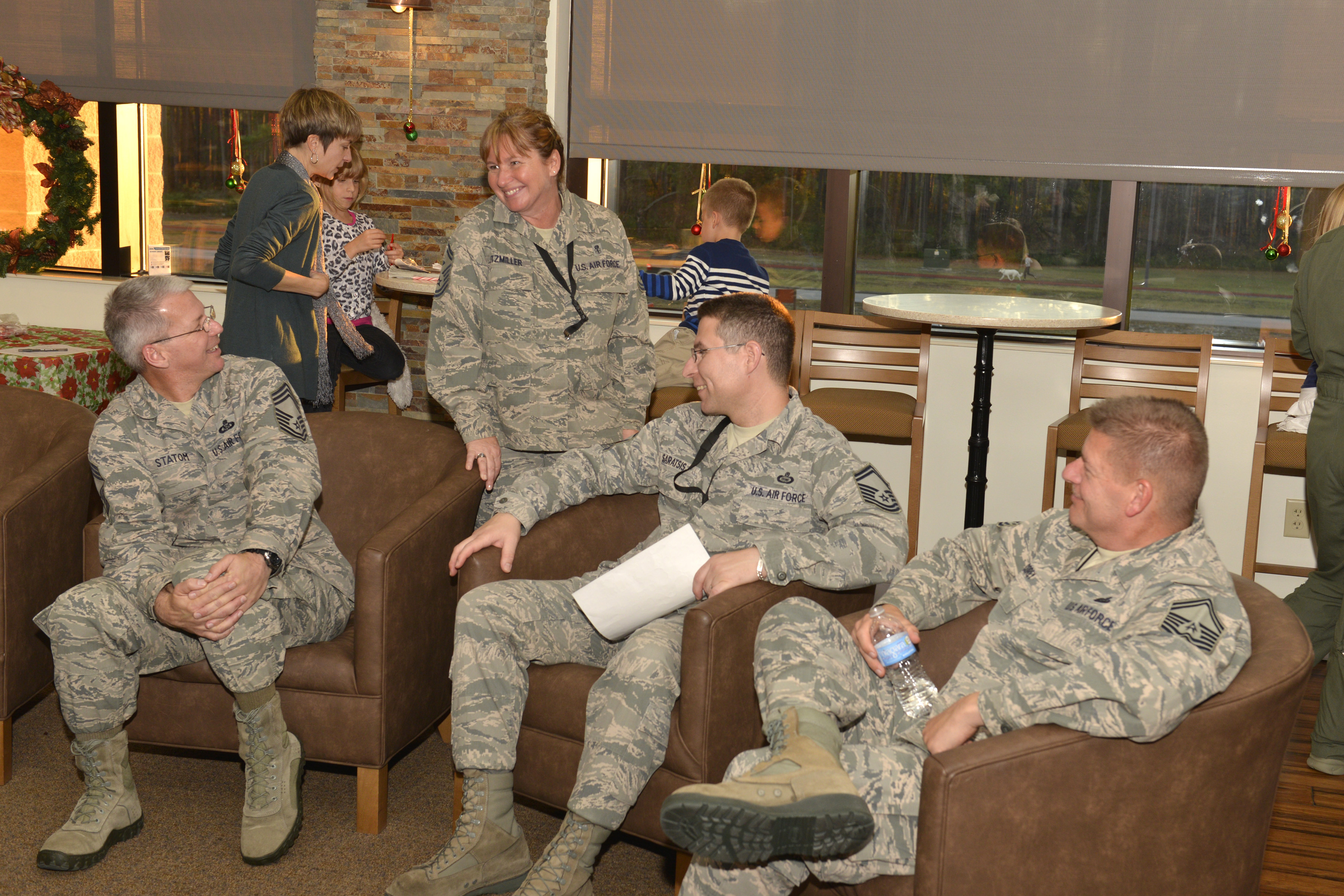 AFNORTH hosts annual tree-lighting ceremony > CONR-1AF (AFNORTH ...