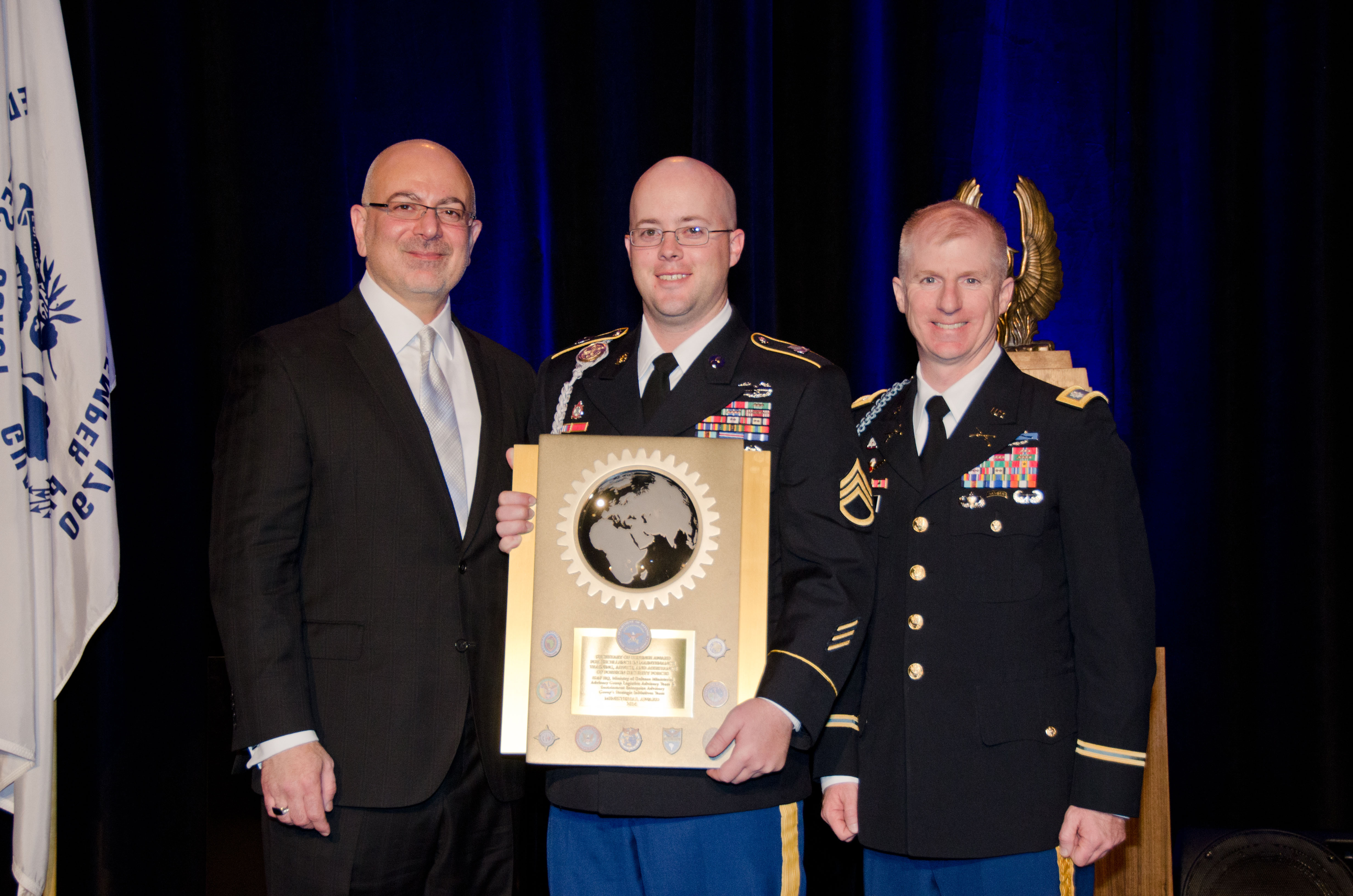Maxwell ACSC instructor accepts DoD award > Air University (AU) > Air ...