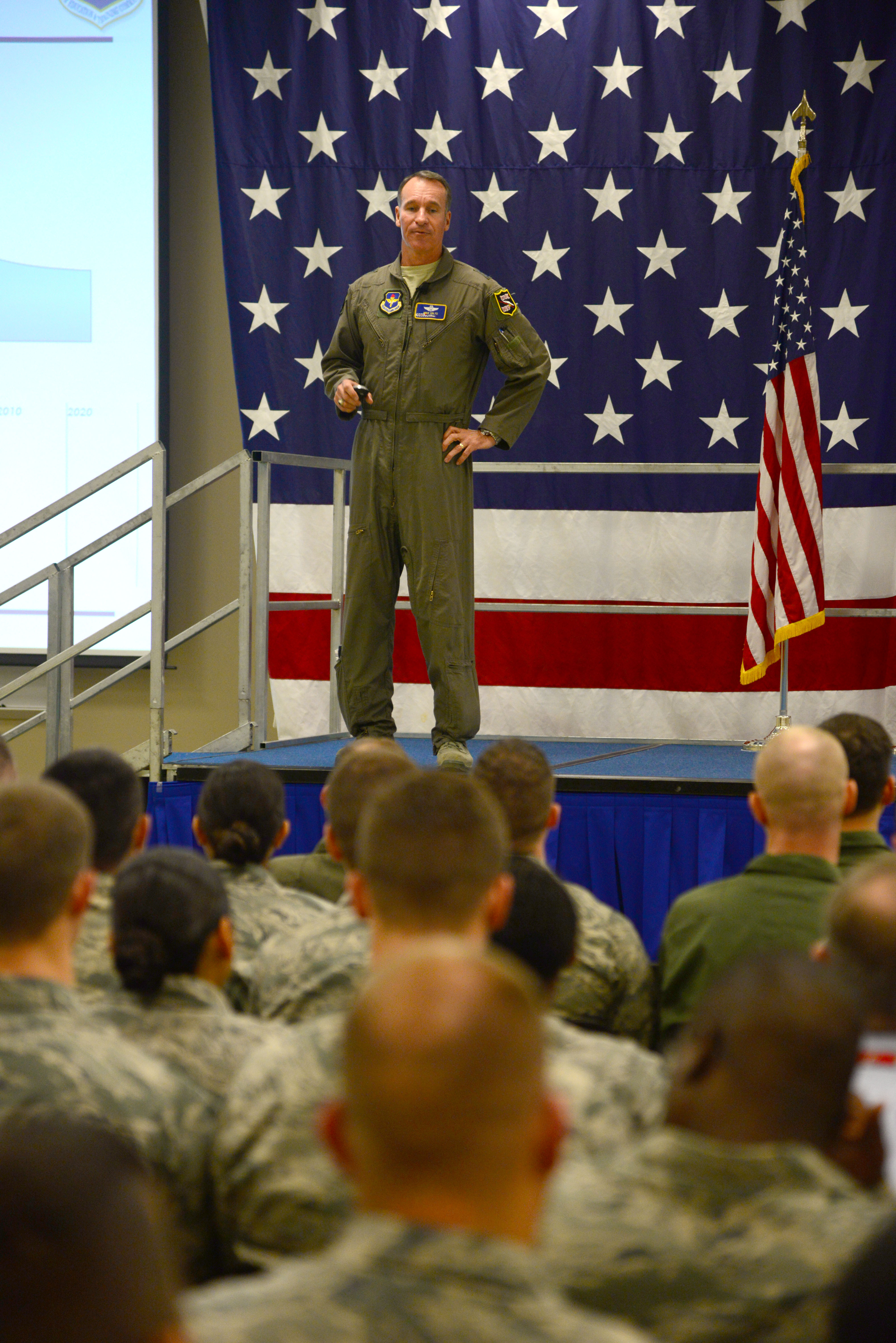 New 19th Air Force commander visits Vance > 33rd Fighter Wing > Article ...