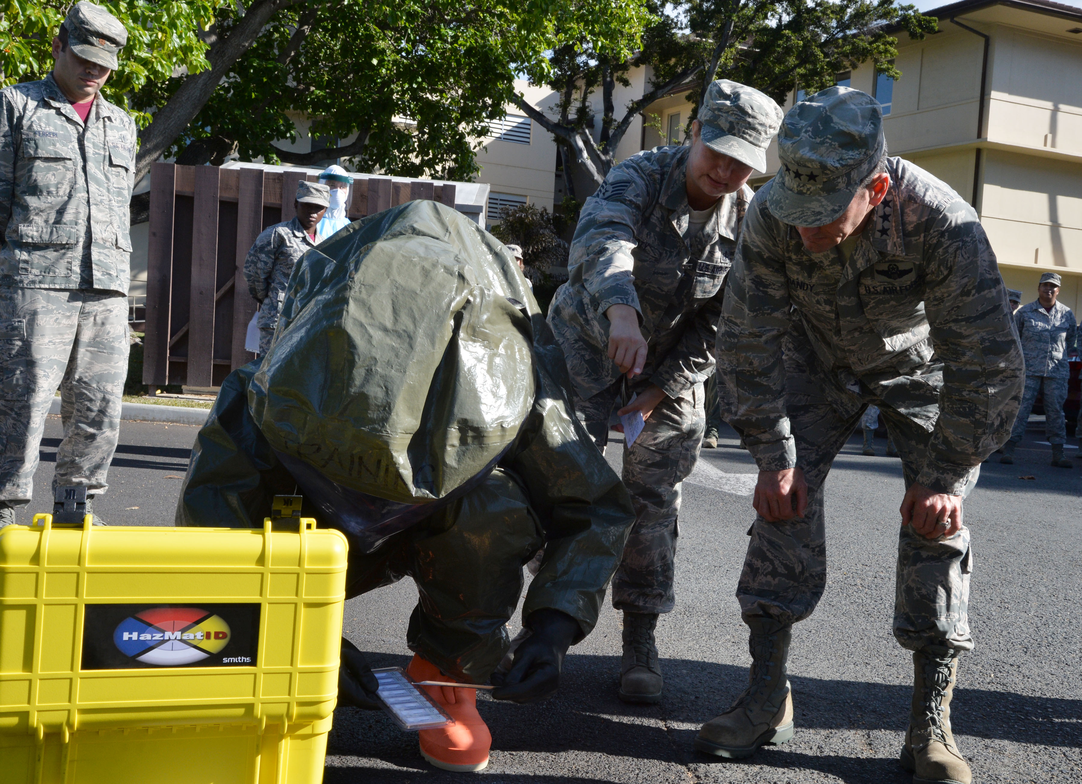 11th AF commander visits Hickam > Pacific Air Forces > Article Display