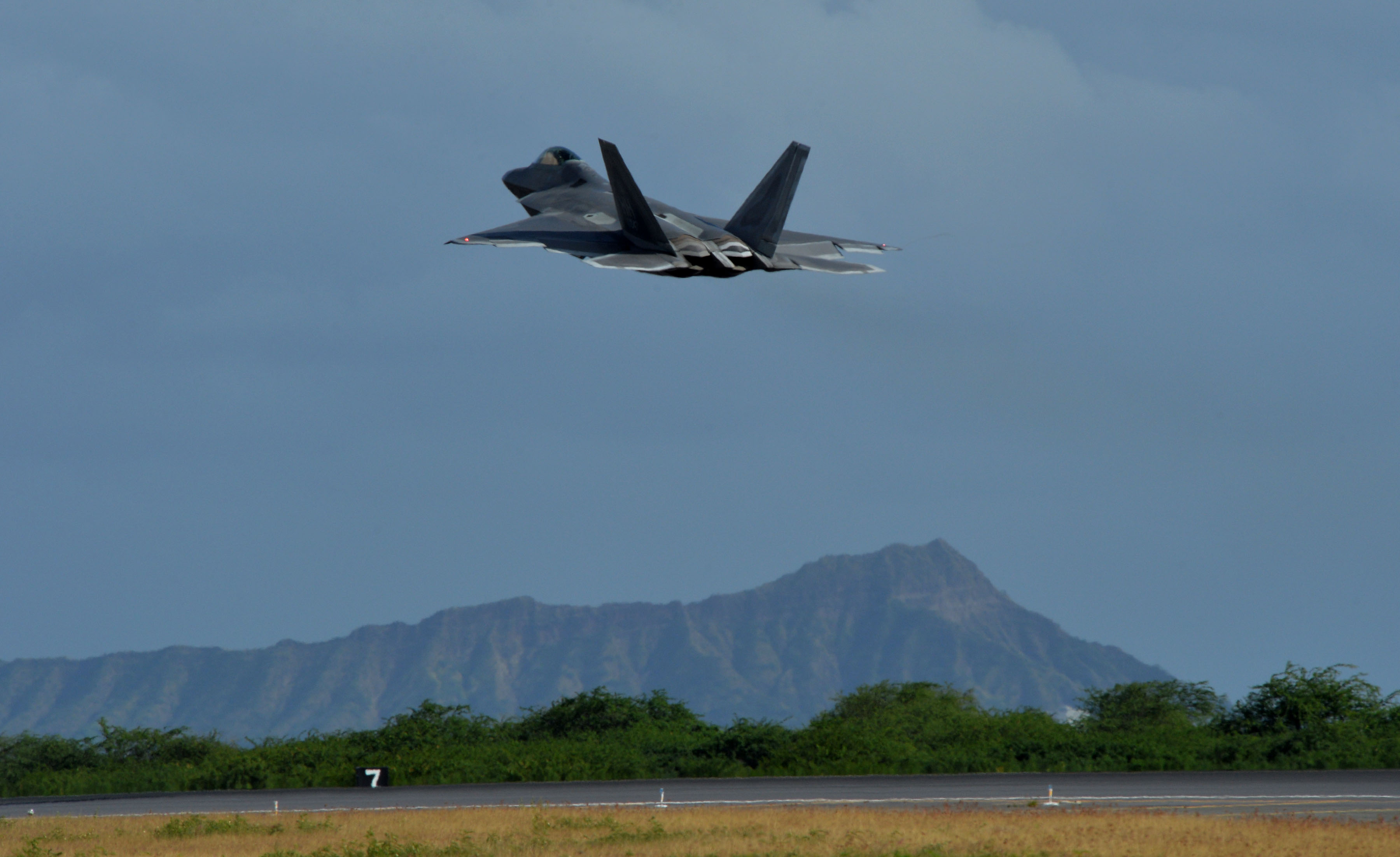 11th AF commander visits Hickam > Pacific Air Forces > Article Display