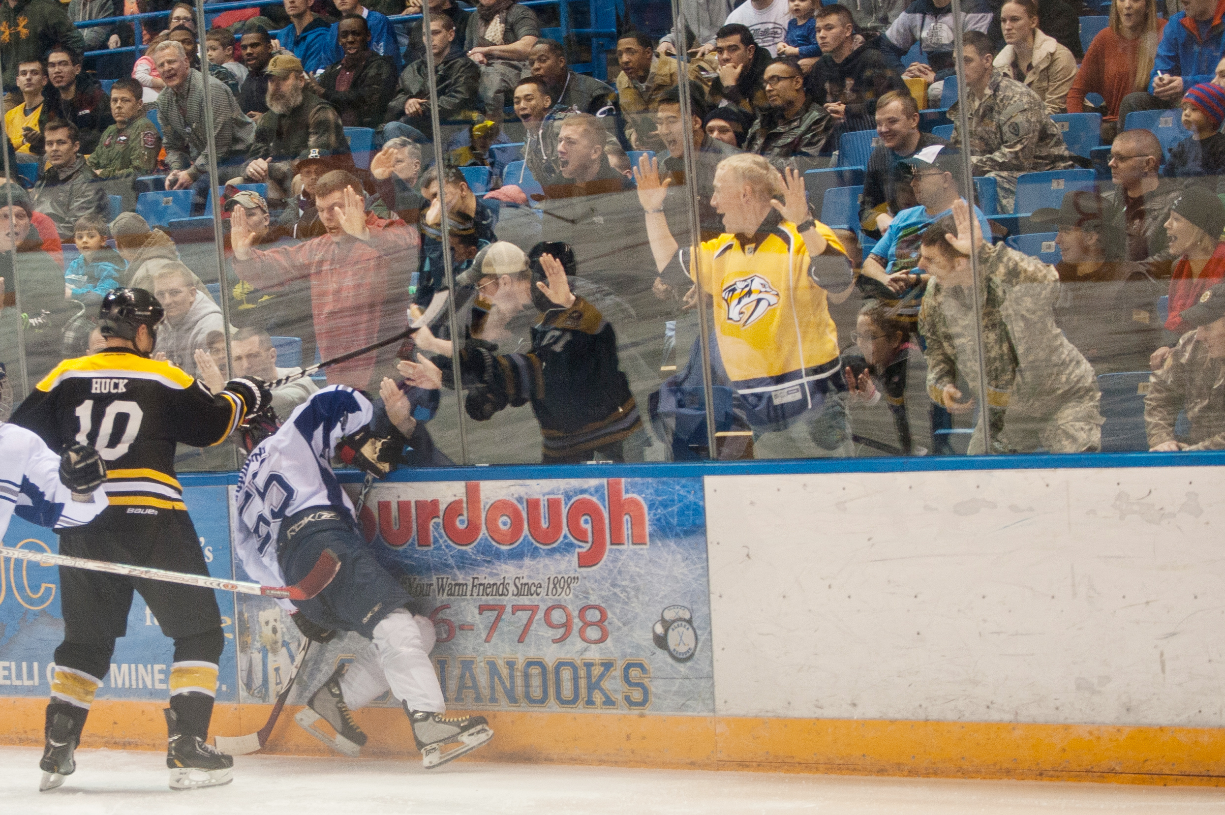 Iceman hockey team wins 20th anniversary Commanders' Cup > Eielson Air ...