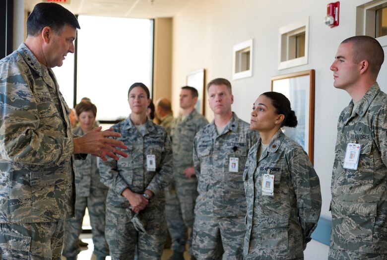 AFSOC commander meets, greets Air Commandos > Hurlburt Field > Article ...