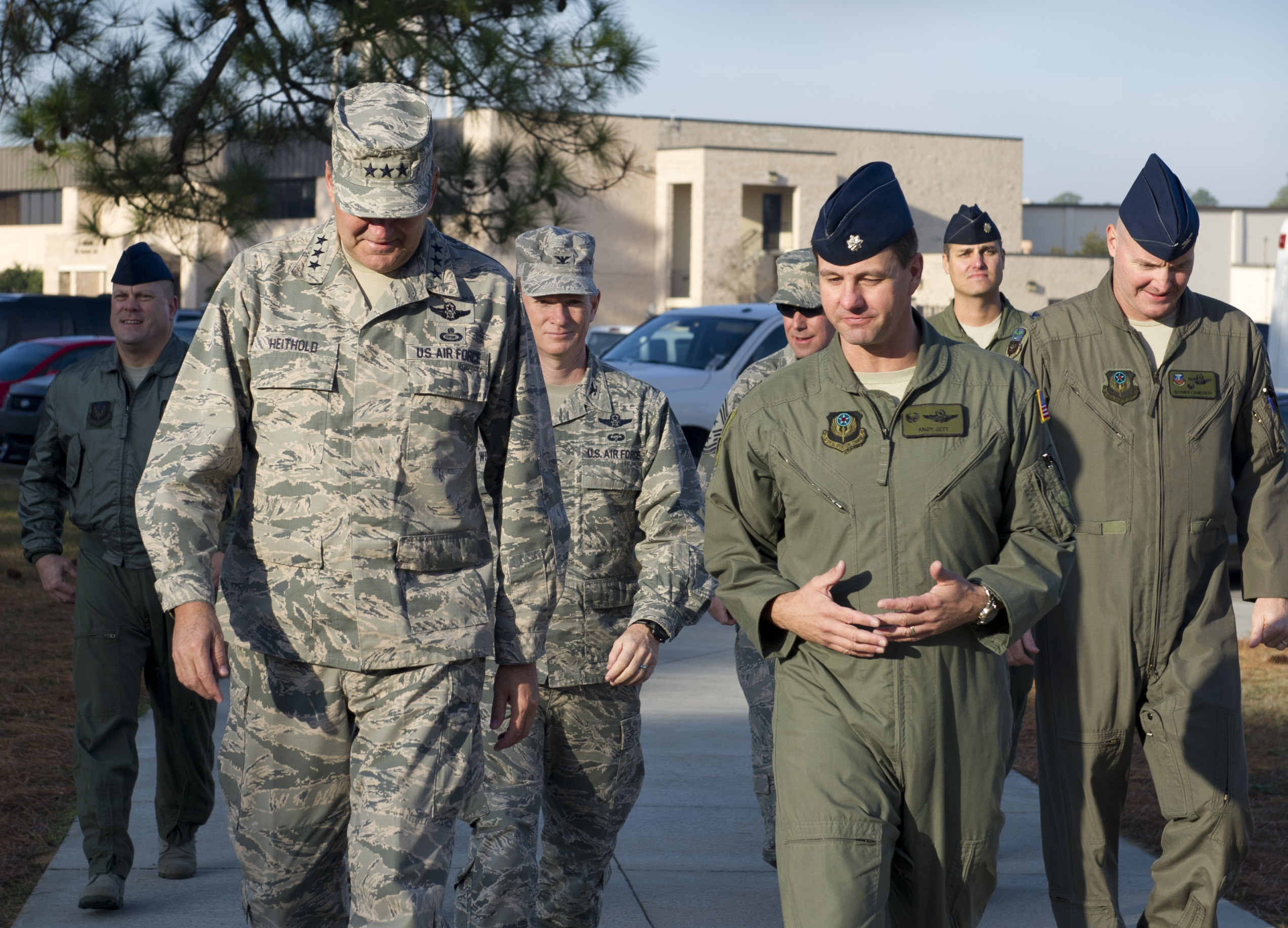AFSOC commander meets, greets Air Commandos