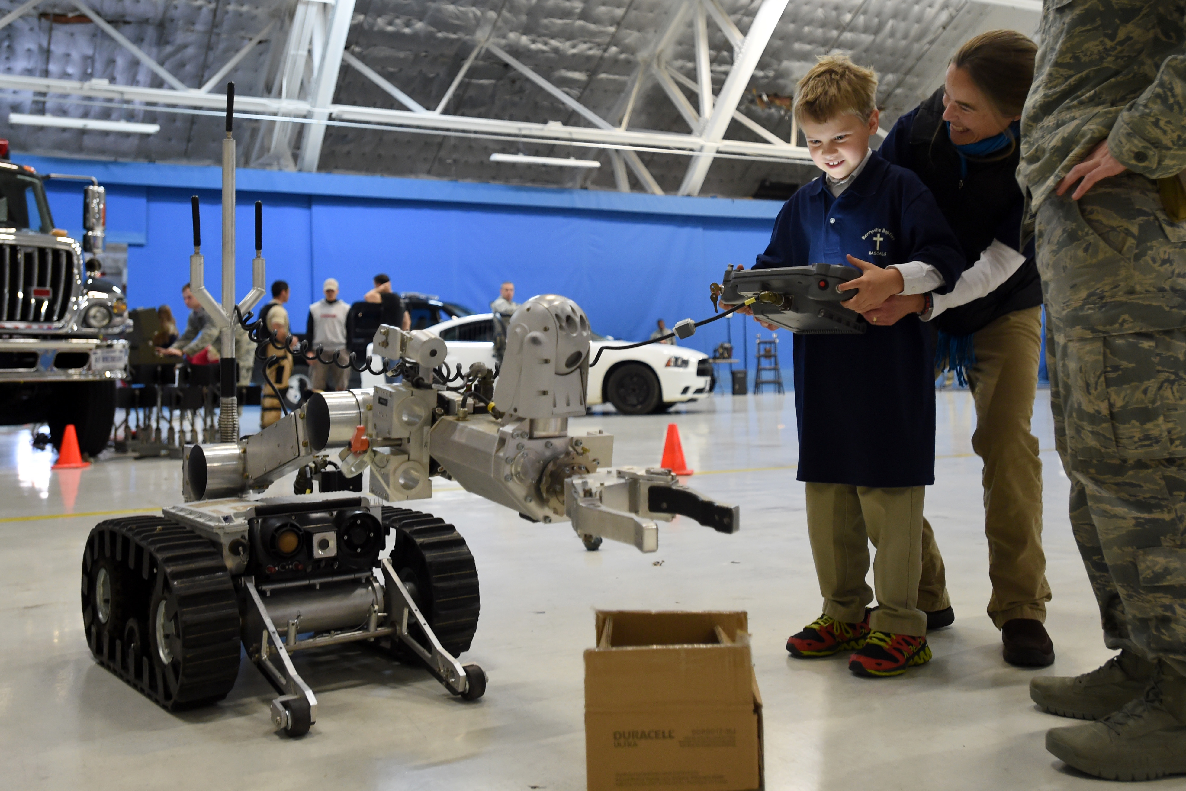 Rocking around Hangar 3: A Happy Holiday > Joint Base Andrews > Article ...