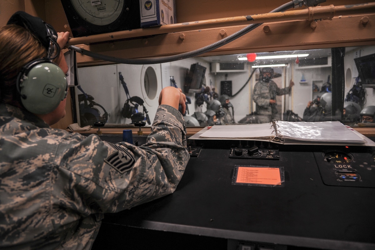 Altitude chamber takes its last breath > Air Force > Article Display