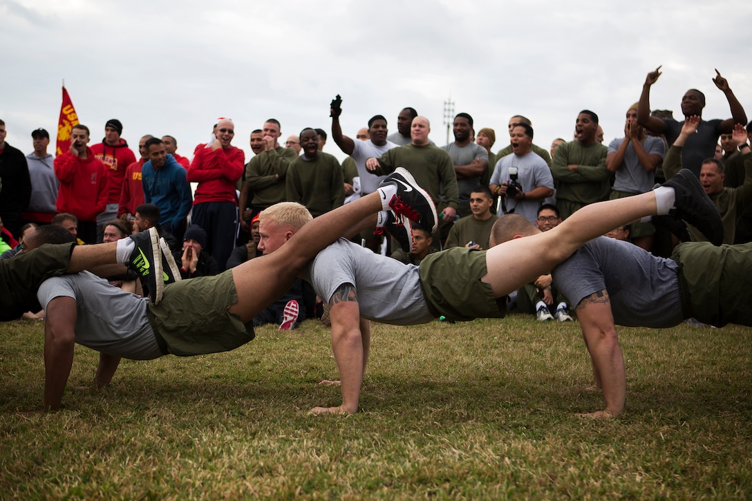 Marines, sailors compete in Jingle Bell Challenge