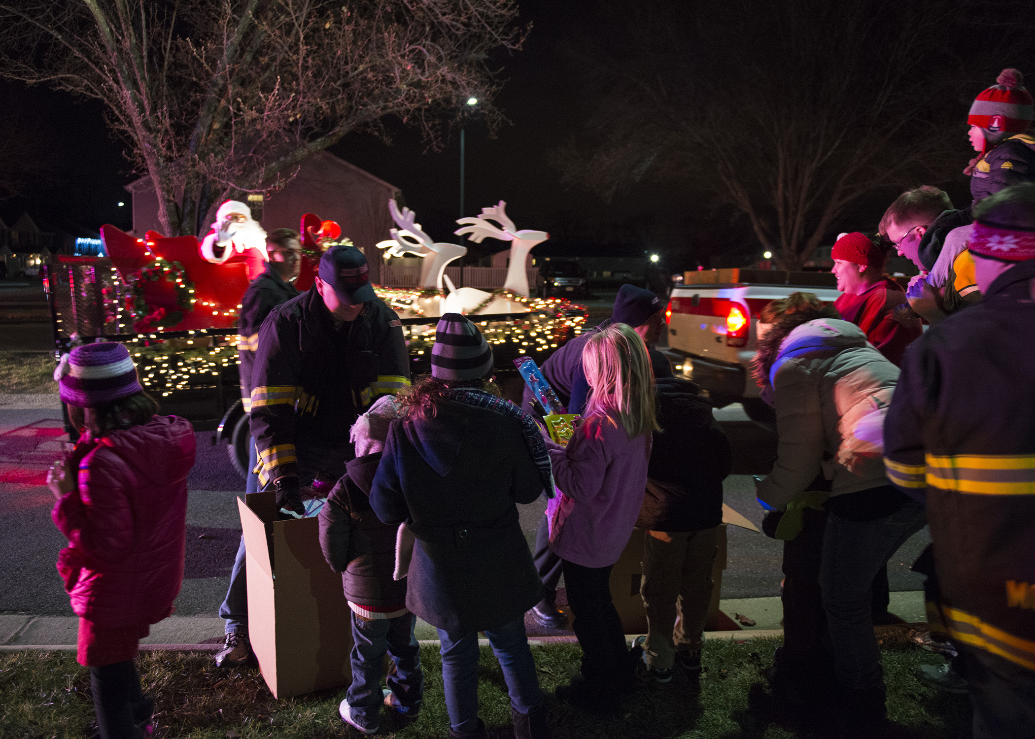 Joint base fire fighters bring Santa's cheer to base residents > Joint ...
