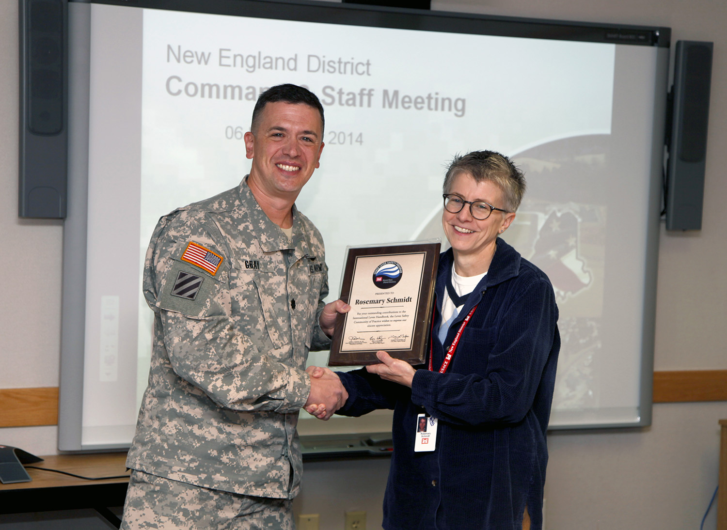 Rosemary Schmidt receives award for work on International Levee Handbook