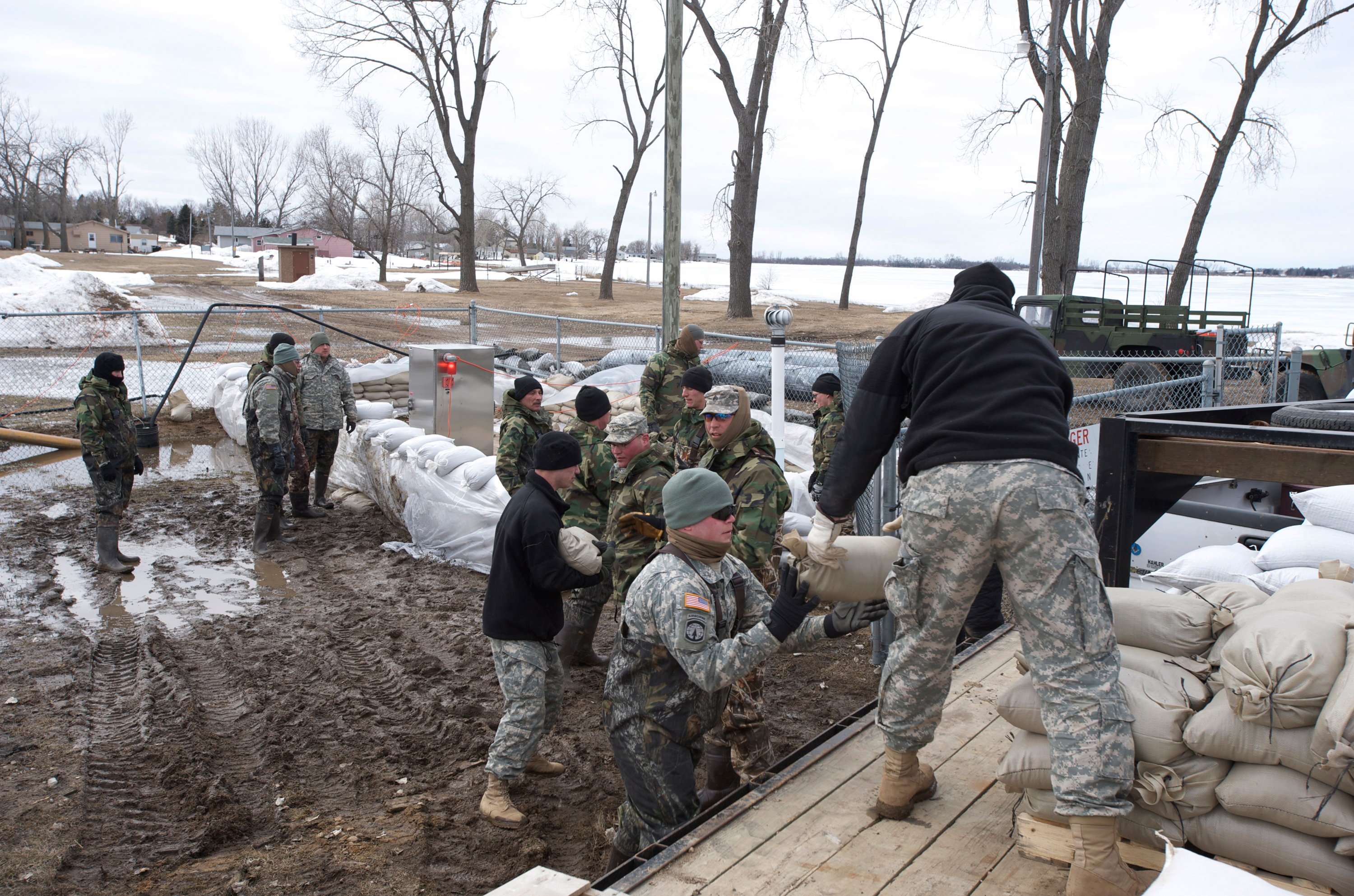Guardsmen fight floods in three states > National Guard > Guard News ...
